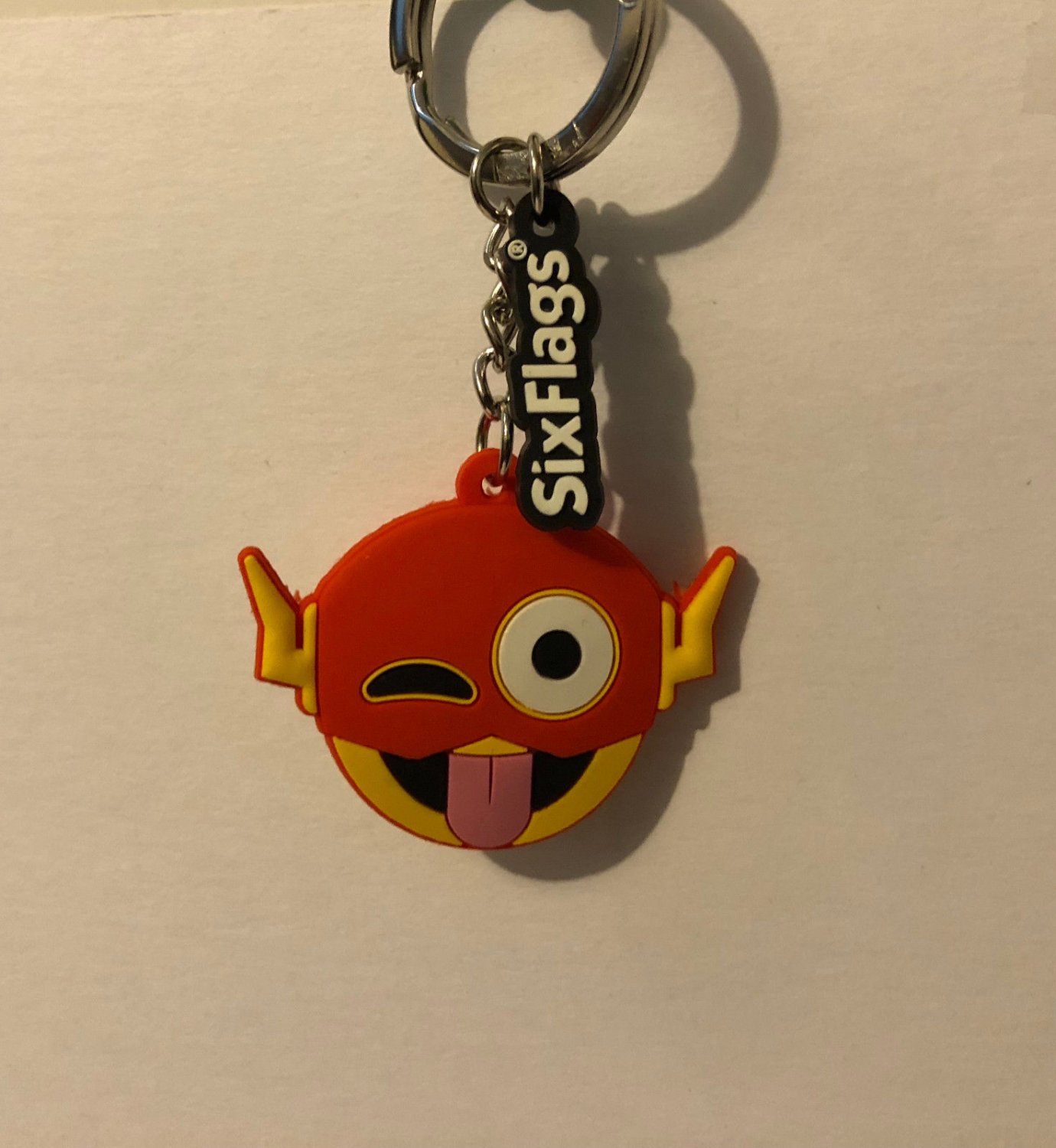 Six Flags Magic Mountain DC Comics The Flash Emoji Keychain