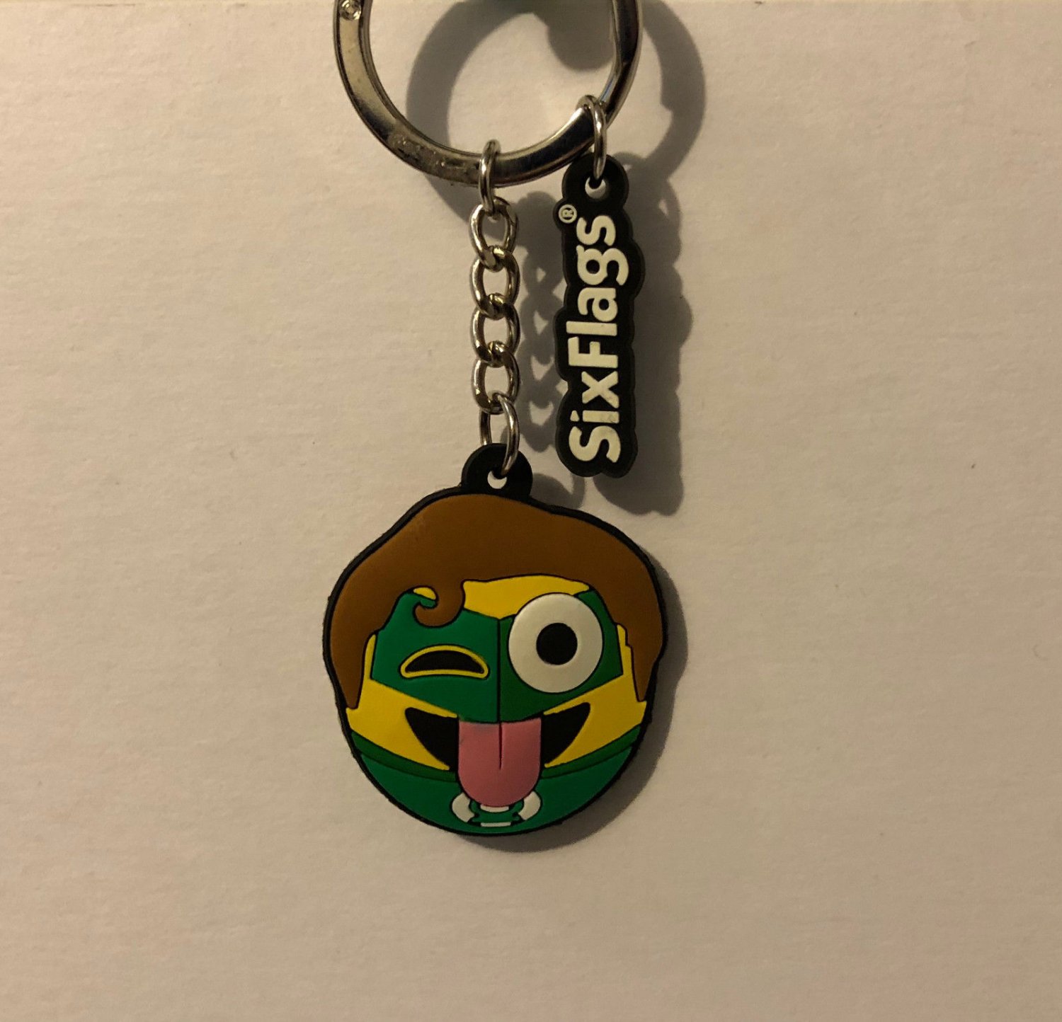 Six Flags Magic Mountain DC Comics Green Lantern Emoji Keychain