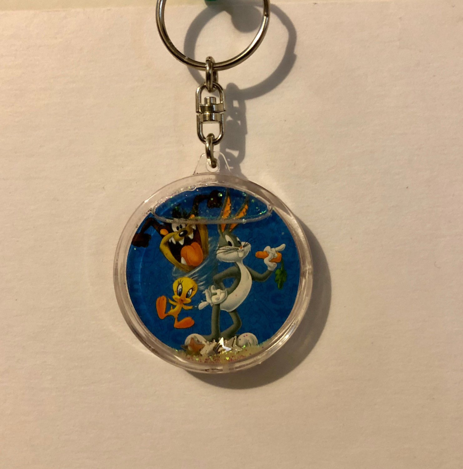 Six Flags Magic Mountain Looney Tunes Snow Globe Keychain New