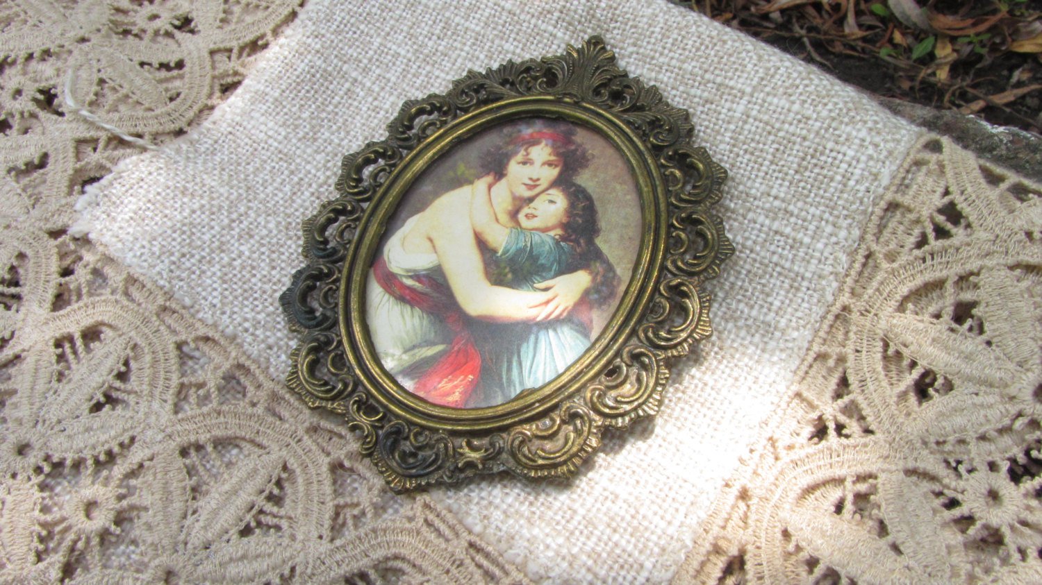 Golden Colored Metal Small Frame, Metal decor picture frame, Photo ...
