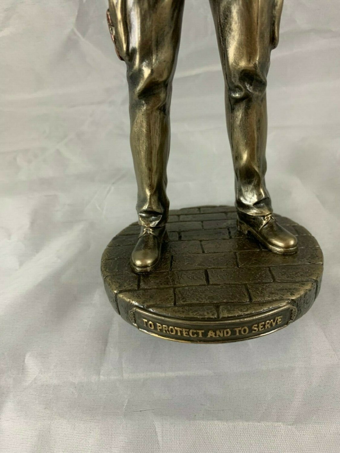 Policewoman - To Protect and Serve - Statue Sculpture Figurine NYPD