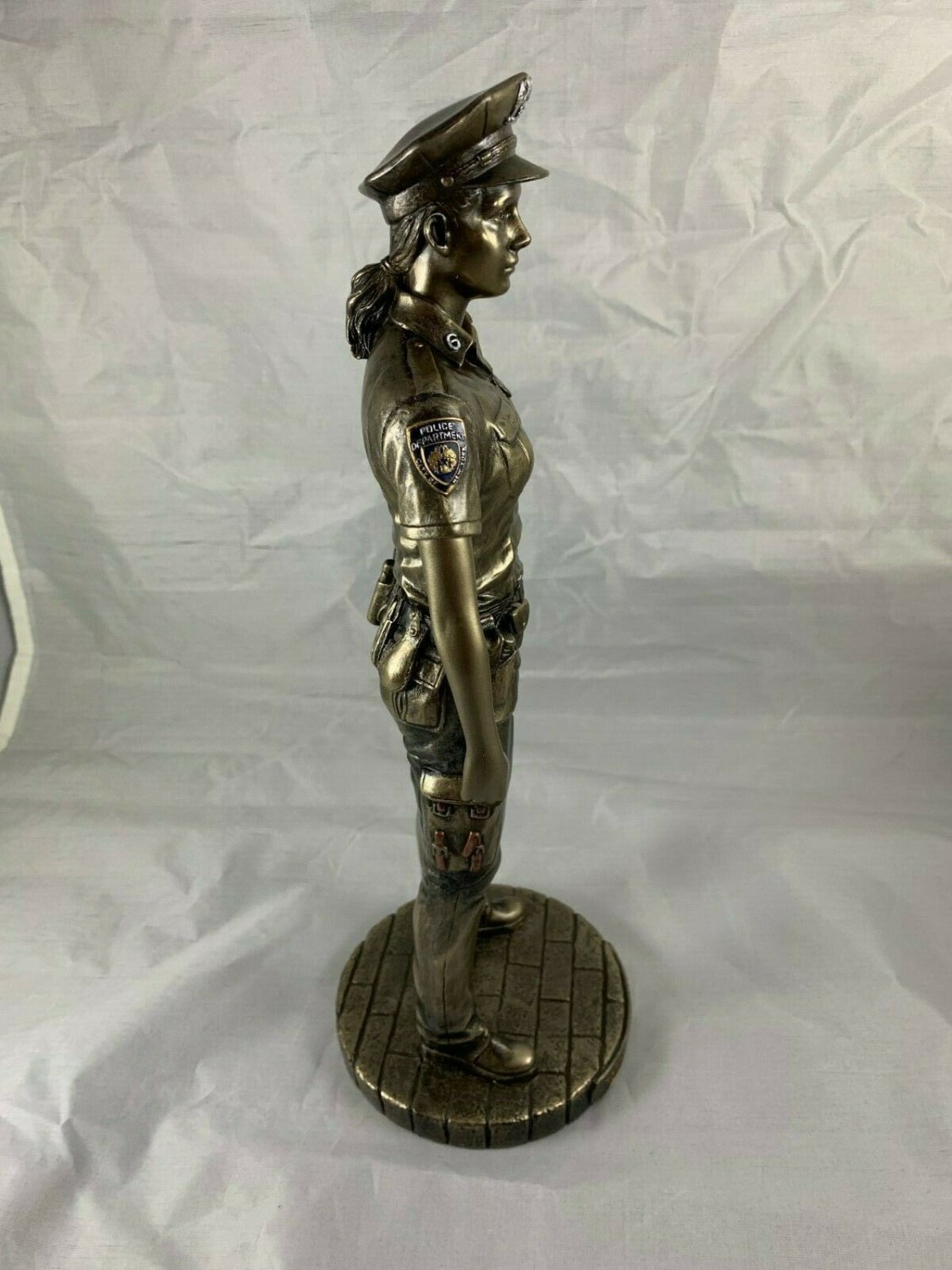 Policewoman - To Protect and Serve - Statue Sculpture Figurine NYPD