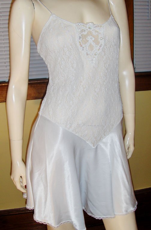 GLAMOUR GIRL Frilly White Lace Chemise w/ Sheer Chiffon Nylon Robe ...