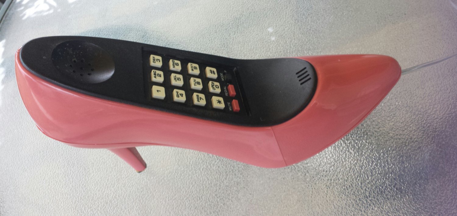 CALL ME! Vintage Totally 80s Flashy Pink High Heel Shoe Novelty Telephone