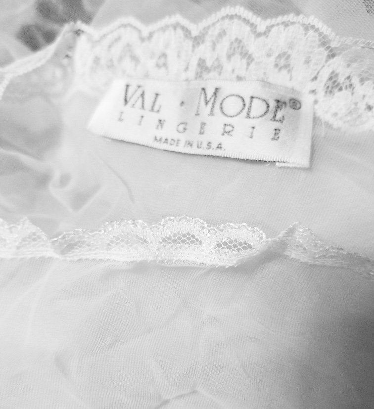 GLAMOUR GIRL Frilly White Lace Chemise w/ Sheer Chiffon Nylon Robe ...