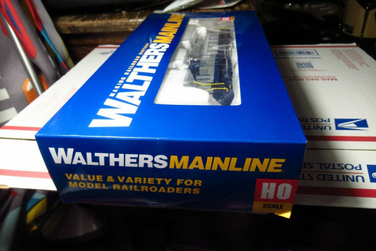 Walthers Mainline HO EMD GP9 Ph Phase II Locomotive Chopped Nose CSX ...