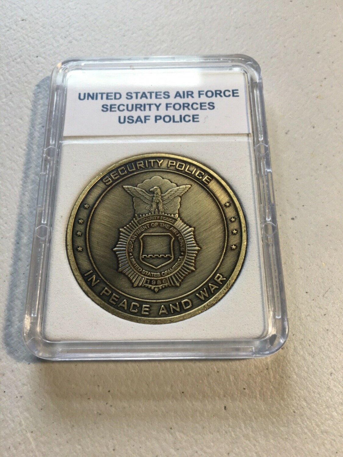 USAF CHALLENGE COIN US AIR FORCE SECURITY POLICE MILITARY w Case AF28