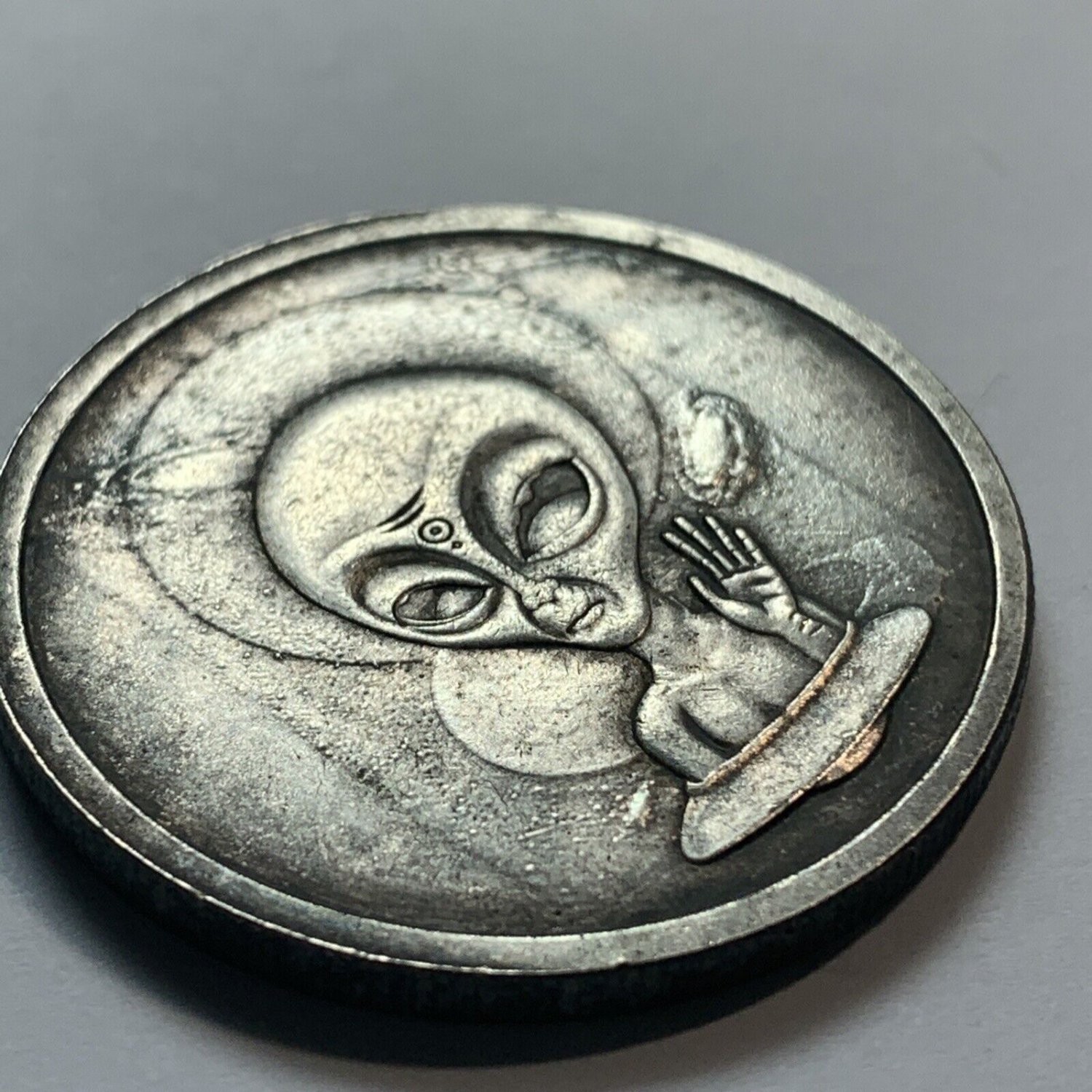 Greetings Earthlings Alien Challenge Coin Lucky Pocket Heads Tails Flip ...