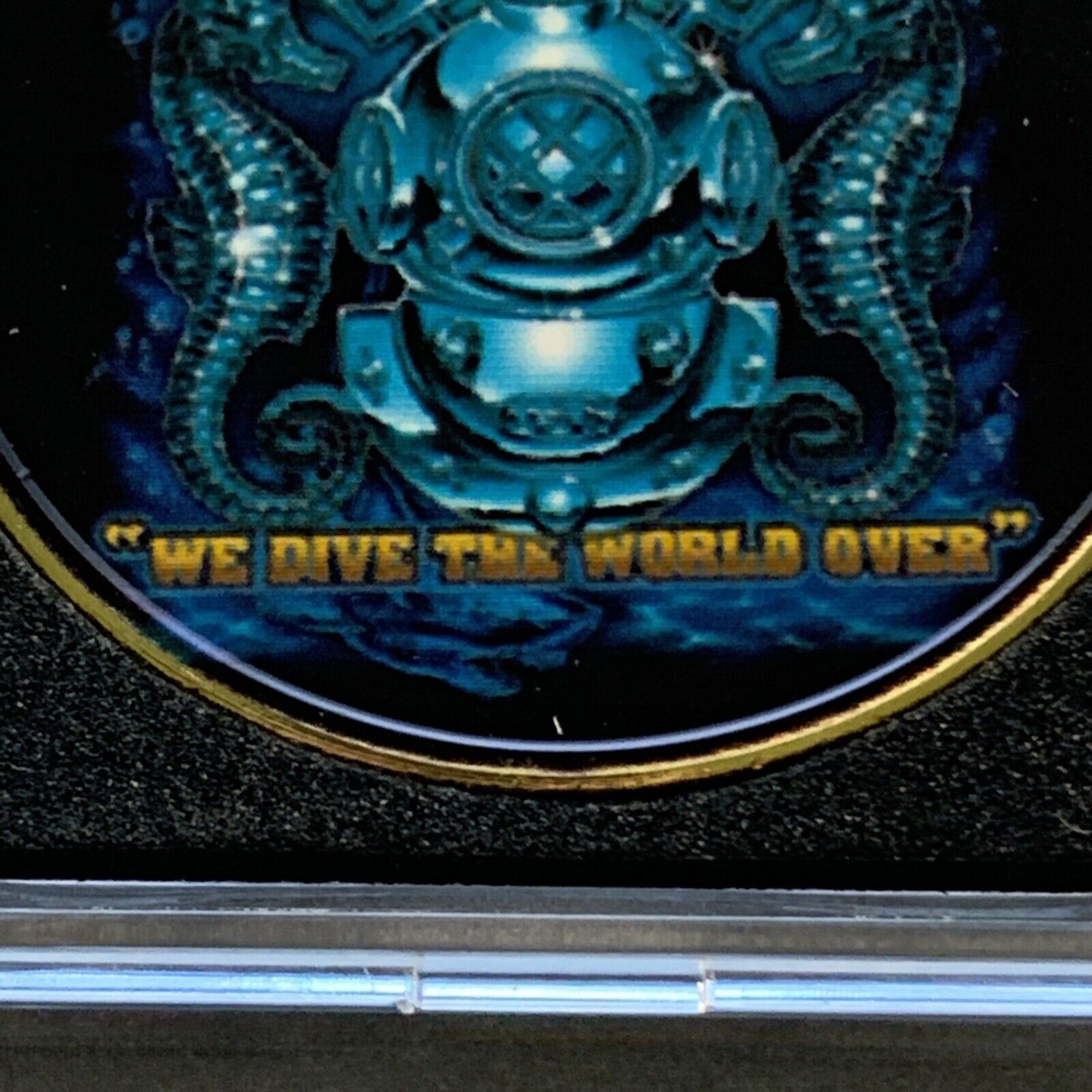US Navy DIVERS CHALLENGE COIN-"We Dive The World Over" -w/Case