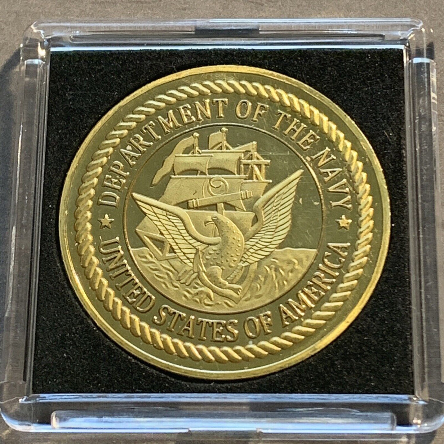 US Navy DIVERS CHALLENGE COIN-"We Dive The World Over" -w/Case