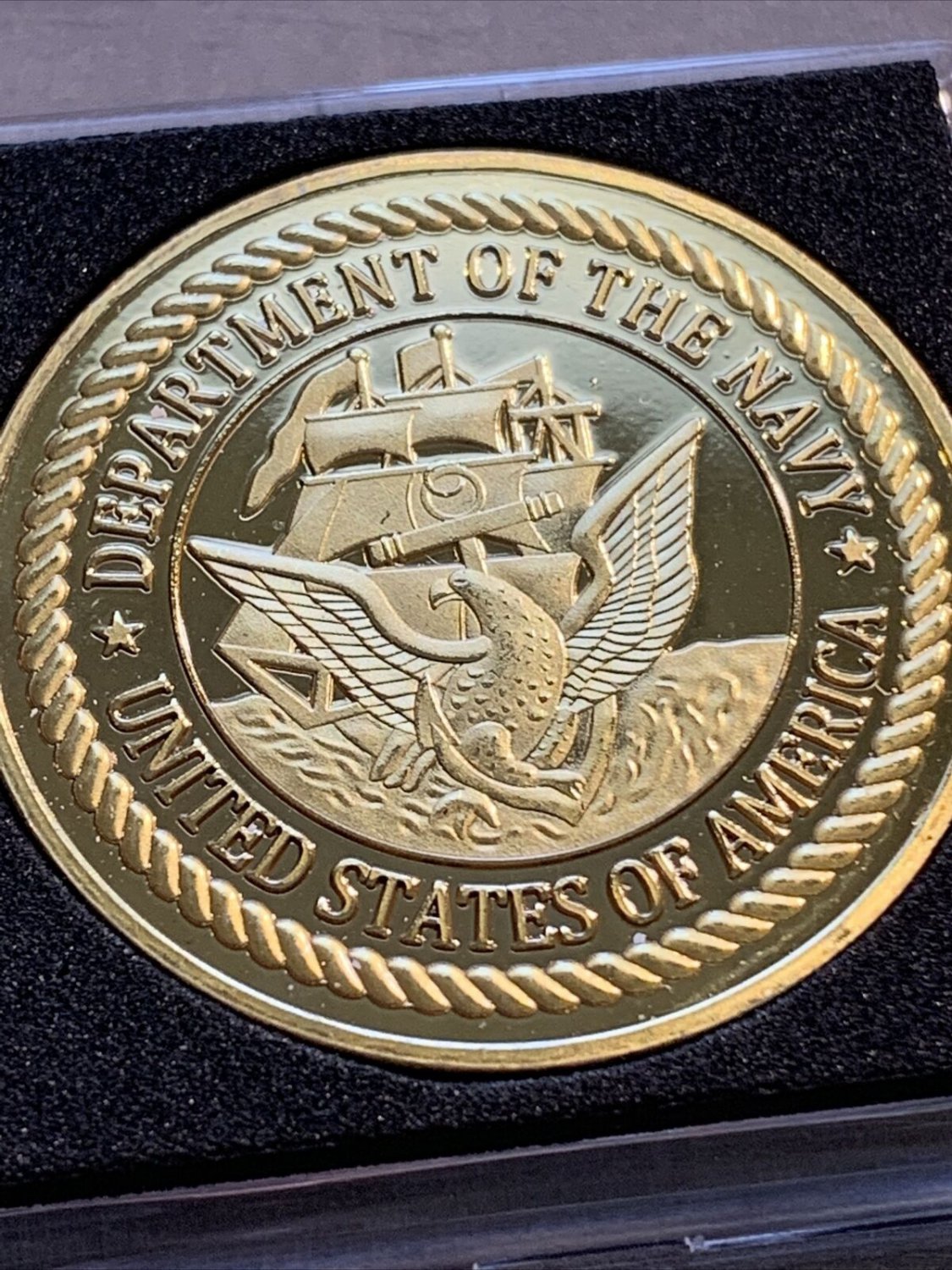 US Navy DIVERS CHALLENGE COIN-"We Dive The World Over" -w/Case