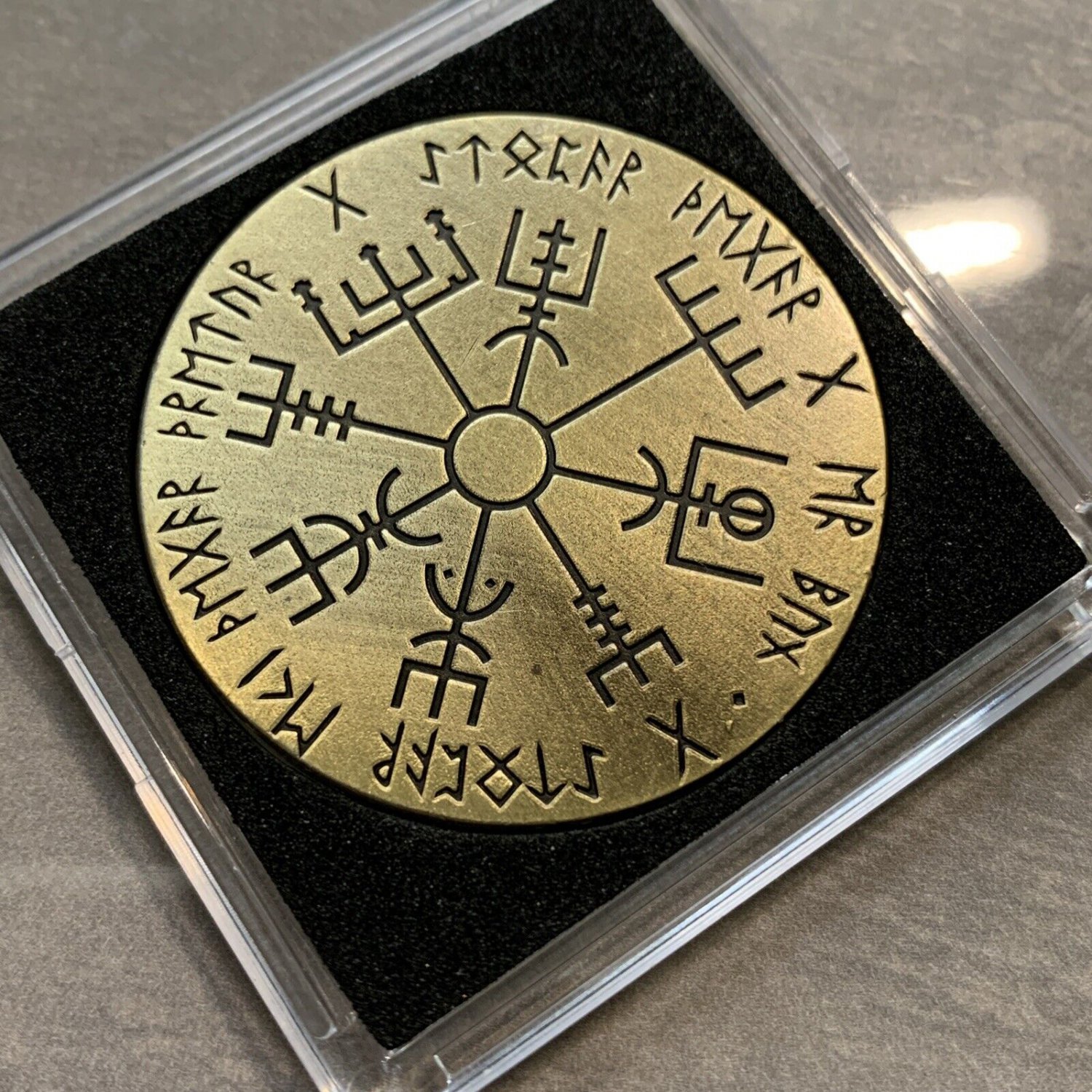 Norse Viking Rune Vegvisir Compass Challenge Coin w/2x2 Snaptight Case