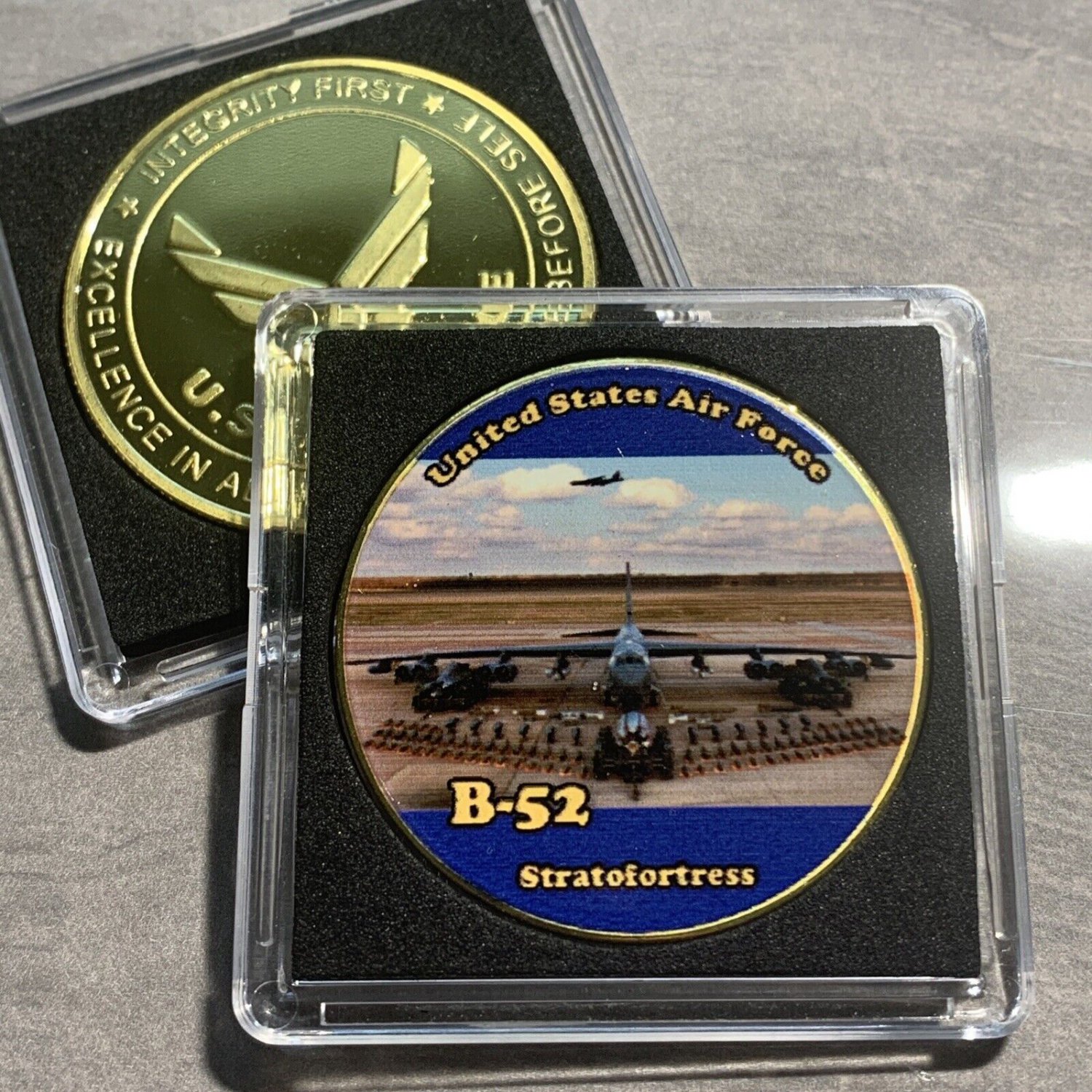 US AIR FORCE B-52 STRATOFORTRESS BOMBER JET Challenge Coin with Case!