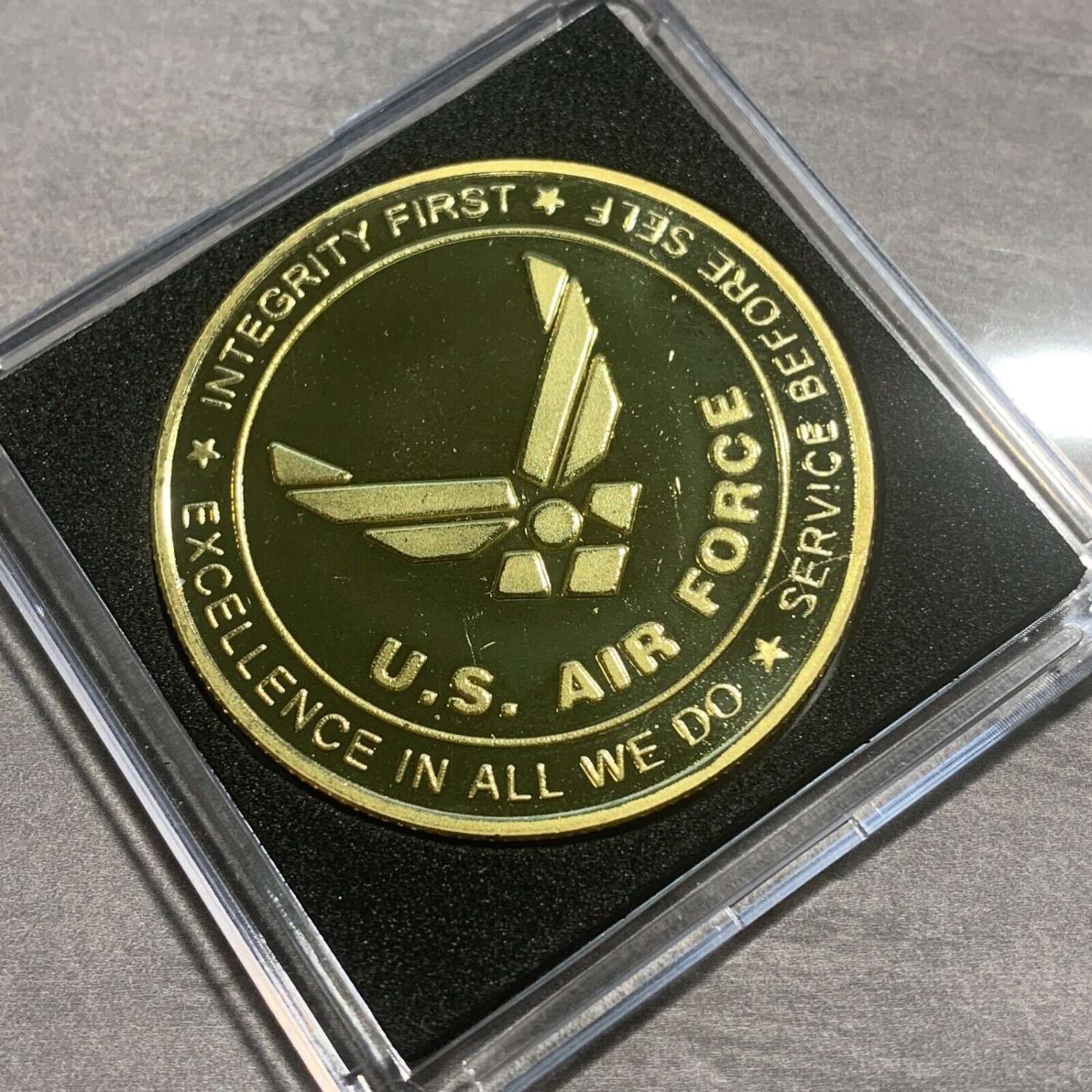 US AIR FORCE B-52 STRATOFORTRESS BOMBER JET Challenge Coin with Case!