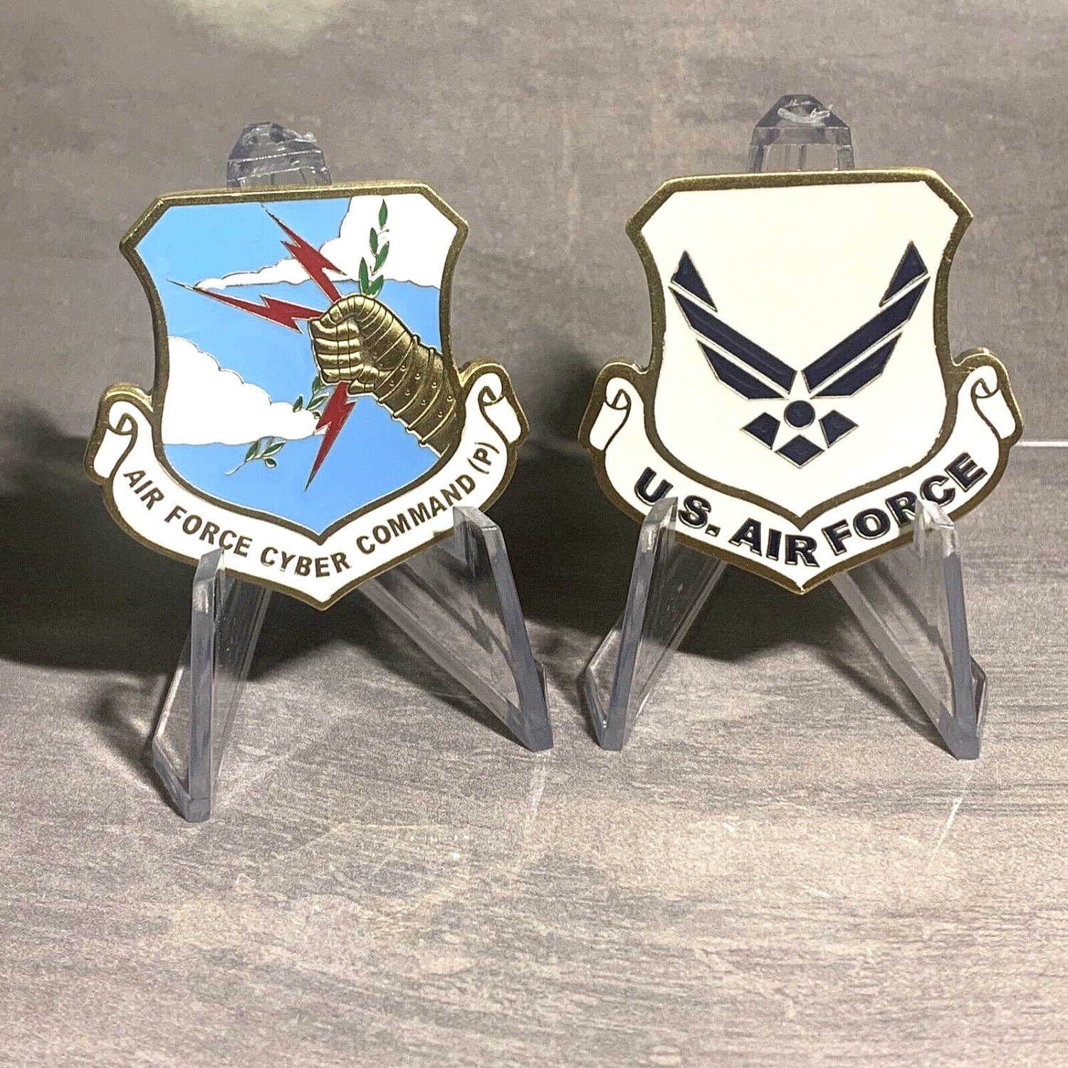 USAF CYBER COMMAND-US AIR FORCE Challenge Coin USCYBERCOM 1.75" w/STAND