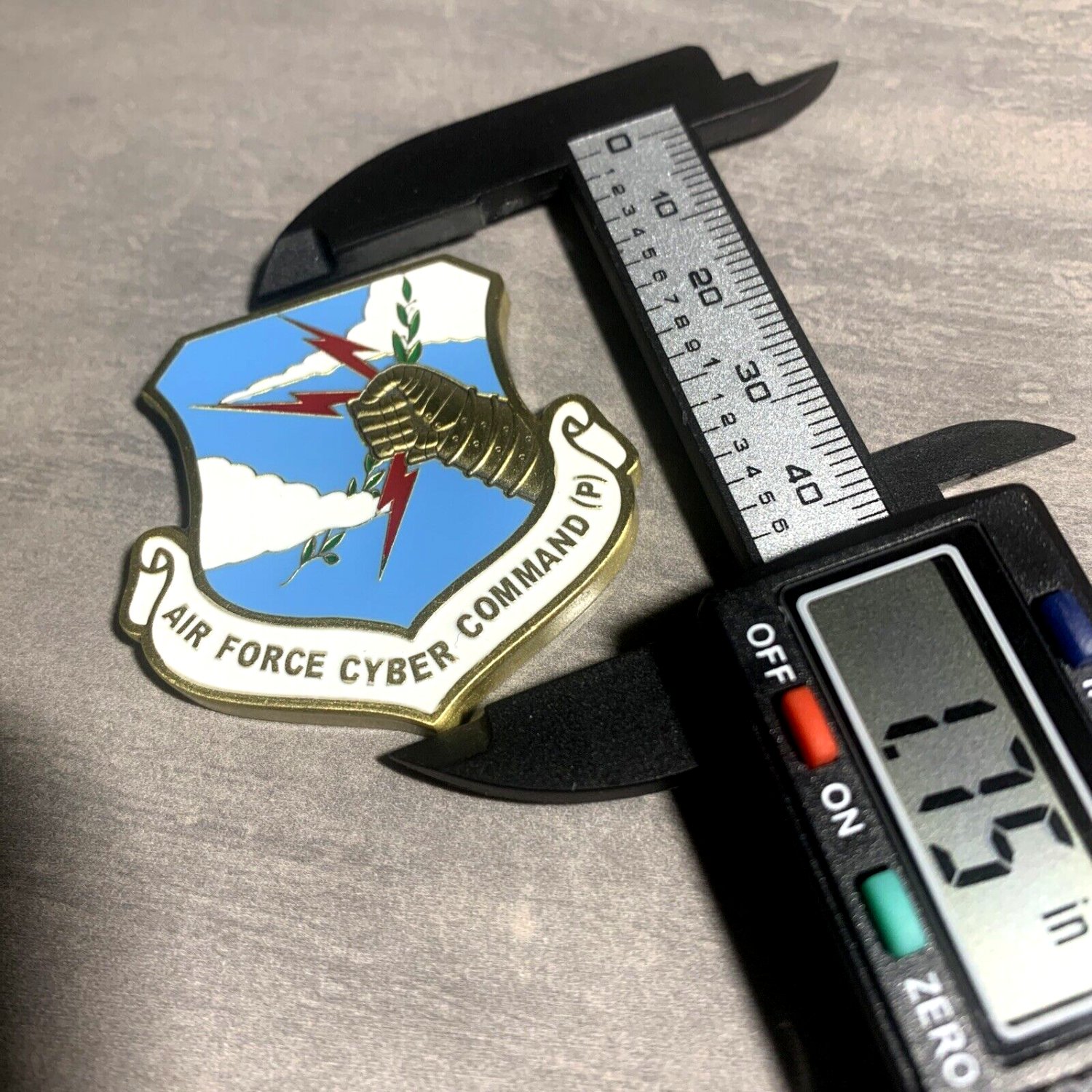 USAF CYBER COMMAND-US AIR FORCE Challenge Coin USCYBERCOM 1.75" w/STAND