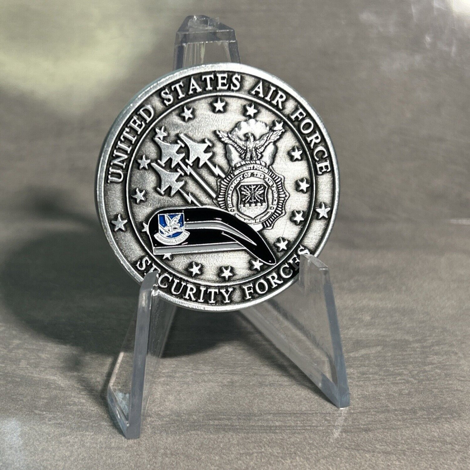USAF CHALLENGE COIN US AIR FORCE SECURITY POLICE MILITARY w Stand