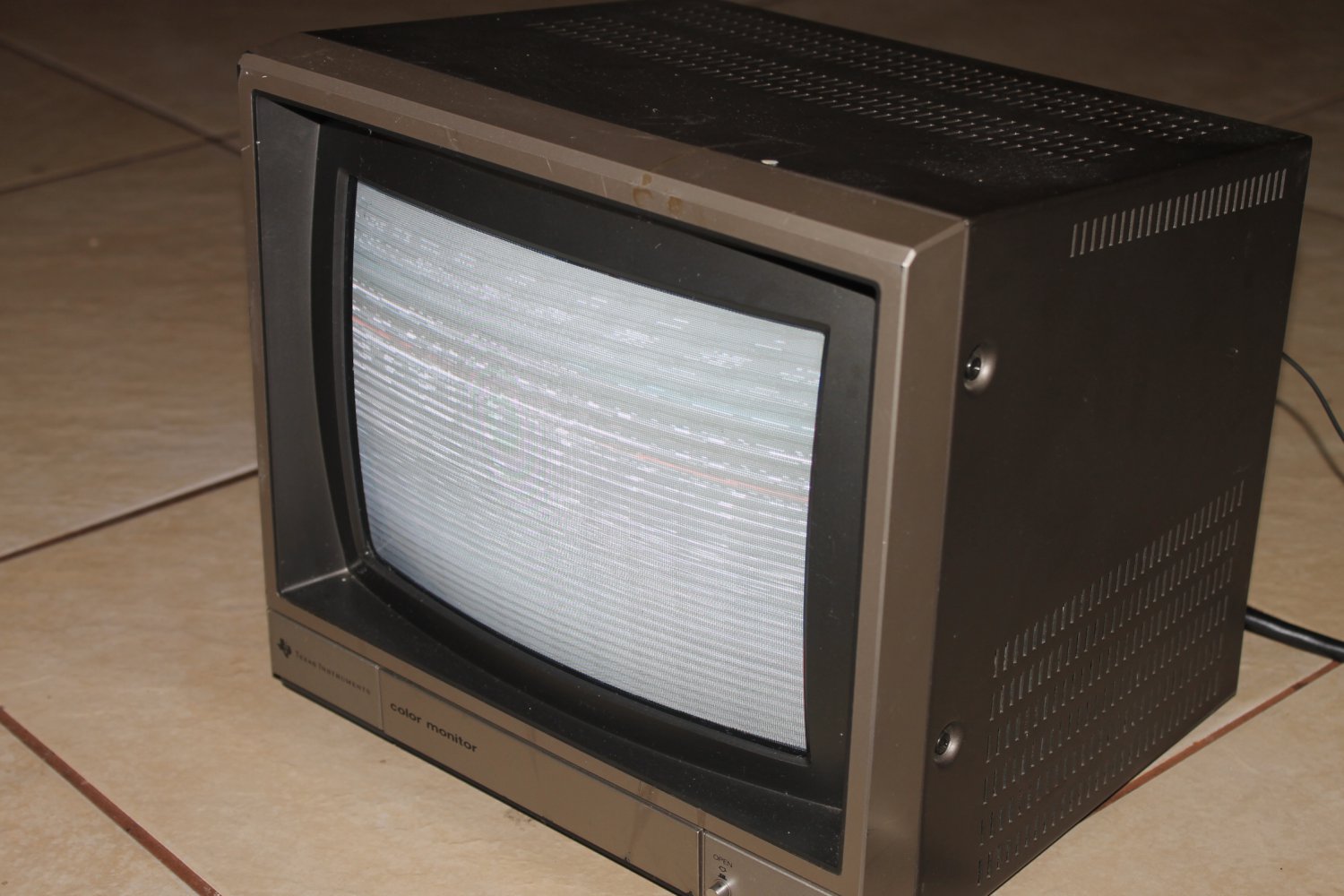 Texas Instruments PHA4100A Color Monitor Model Powers On 12/18