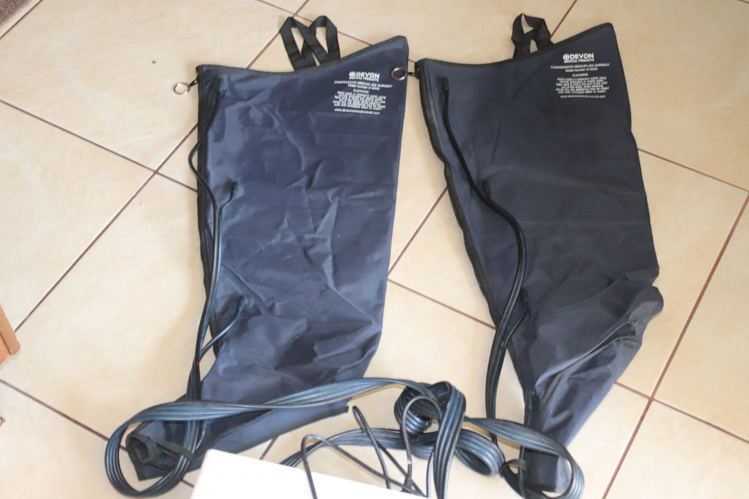 DEVON CIRCU-FLOW 5200 SEQUENTIAL COMPRESSION DEVICE W D-300M SLEEVES ...