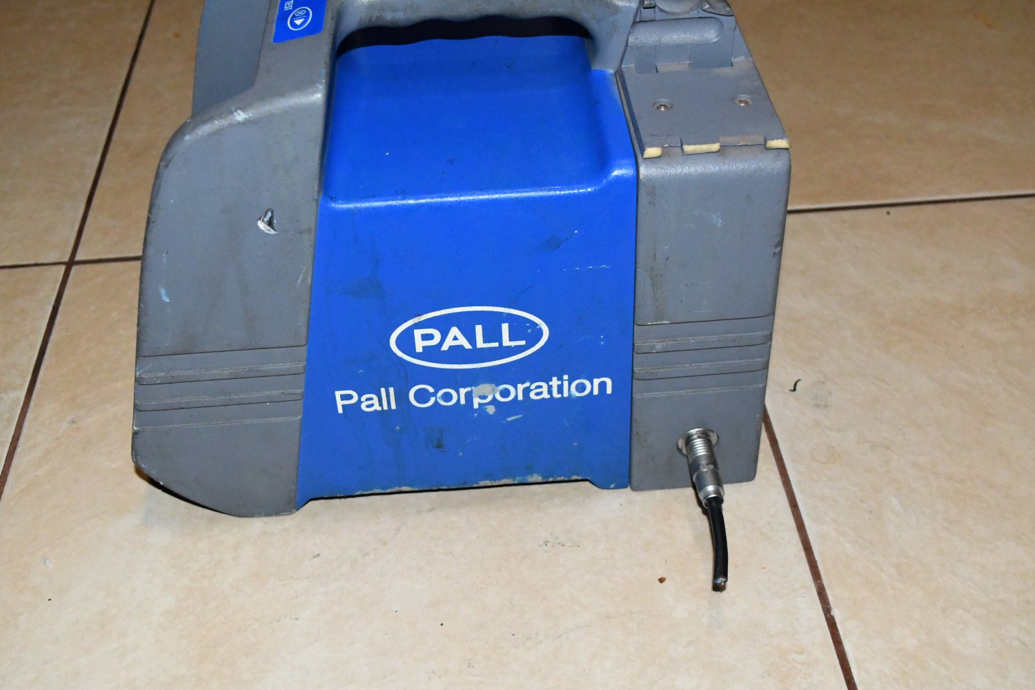 The Pall fluid analysis machine PCM400-storage find-needs cable work as ...