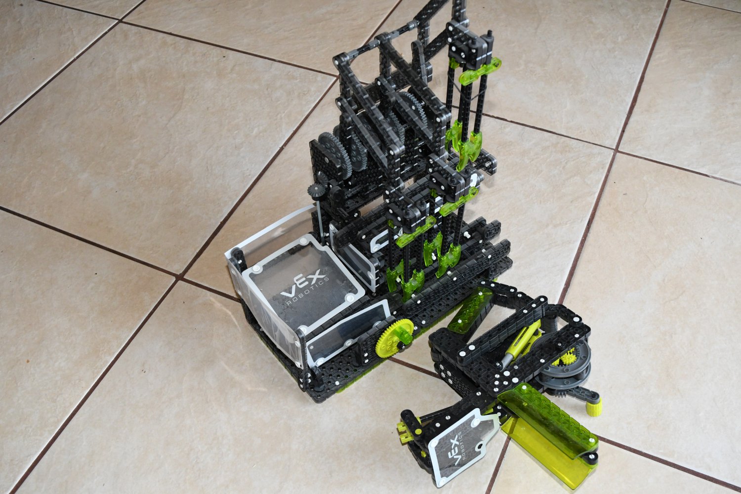 VEX Robotics Design Engineering System Toy Bridge Pully Missing Pieces ...