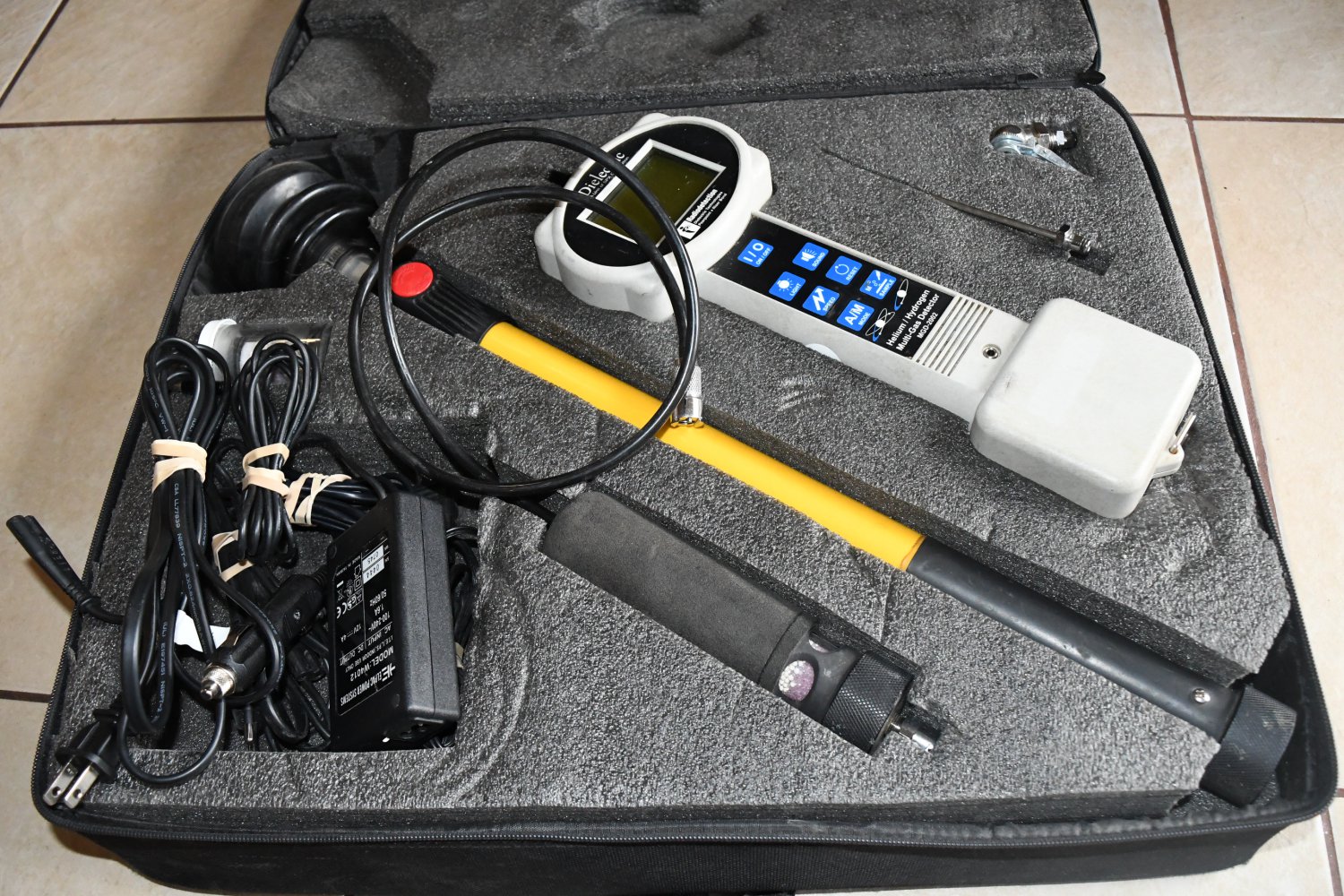 SPX Dielectric Helium /Hydrogen Multi-gas Detector MGD-2002 Needs Battery 515a3