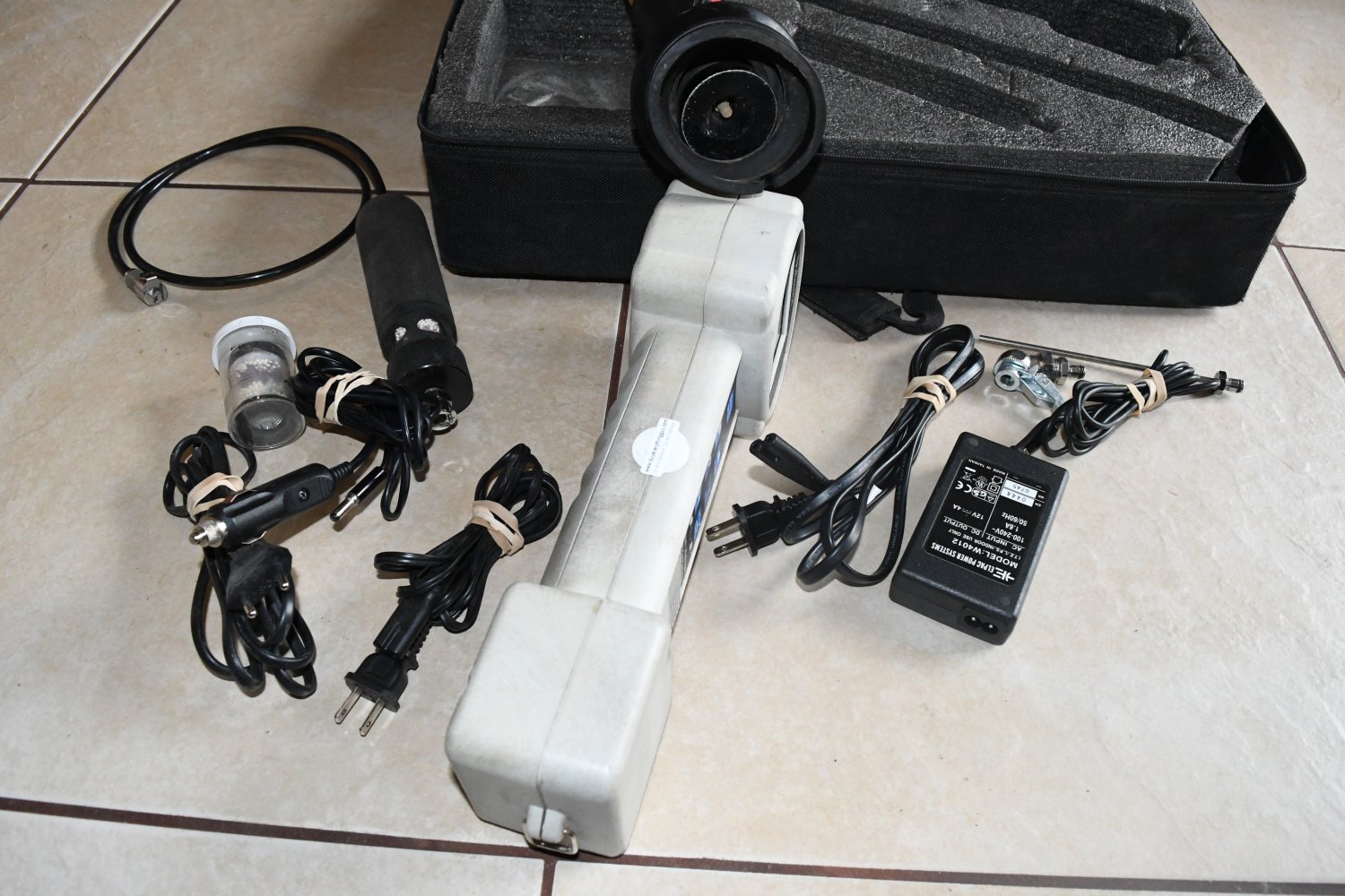 SPX Dielectric Helium /Hydrogen Multi-gas Detector MGD-2002 Needs Battery 515a3