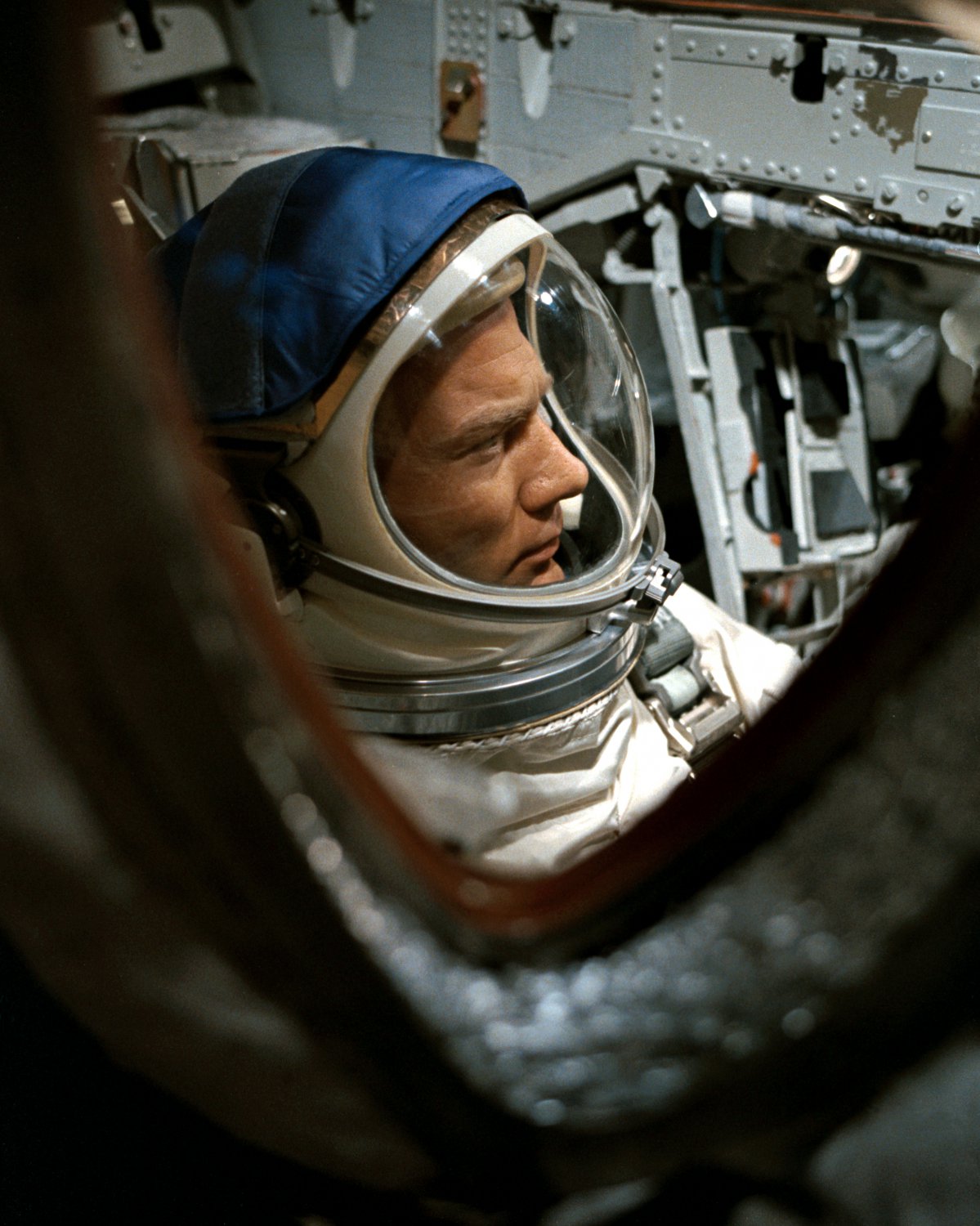 GEMINI 12 ASTRONAUT BUZZ ALDRIN BEFORE LAUNCH - 8X10 NASA PHOTO (AA-594)
