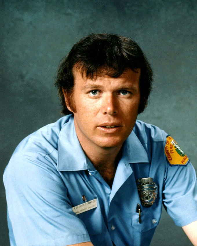 KEVIN TIGHE AS PARAMEDIC ROY DESOTO 'EMERGENCY!' - 8X10 PUBLICITY PHOTO ...