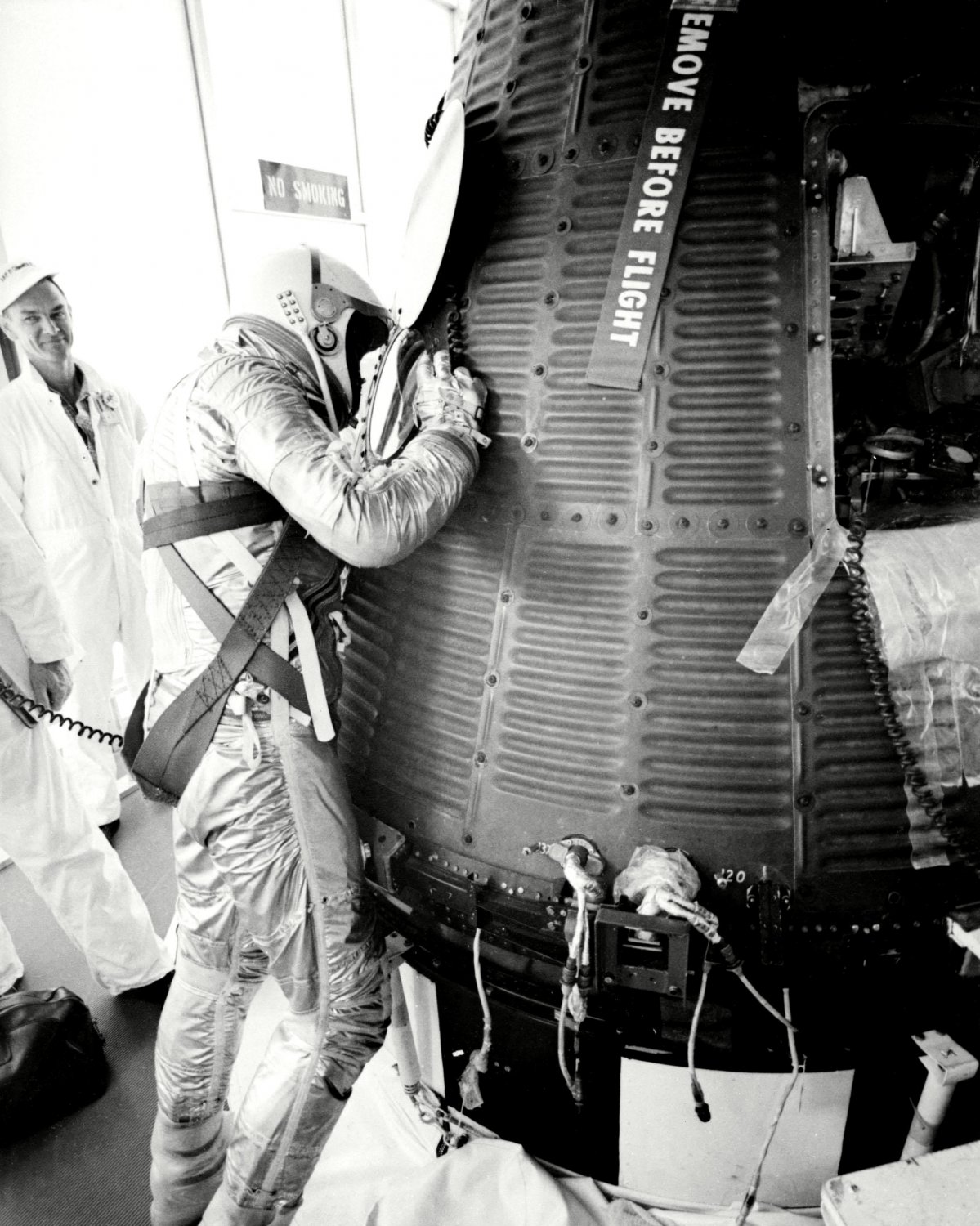 ALAN SHEPARD MERCURY ASTRONAUT EXAMINES FREEDOM 7 - 8X10 NASA PHOTO (AA ...