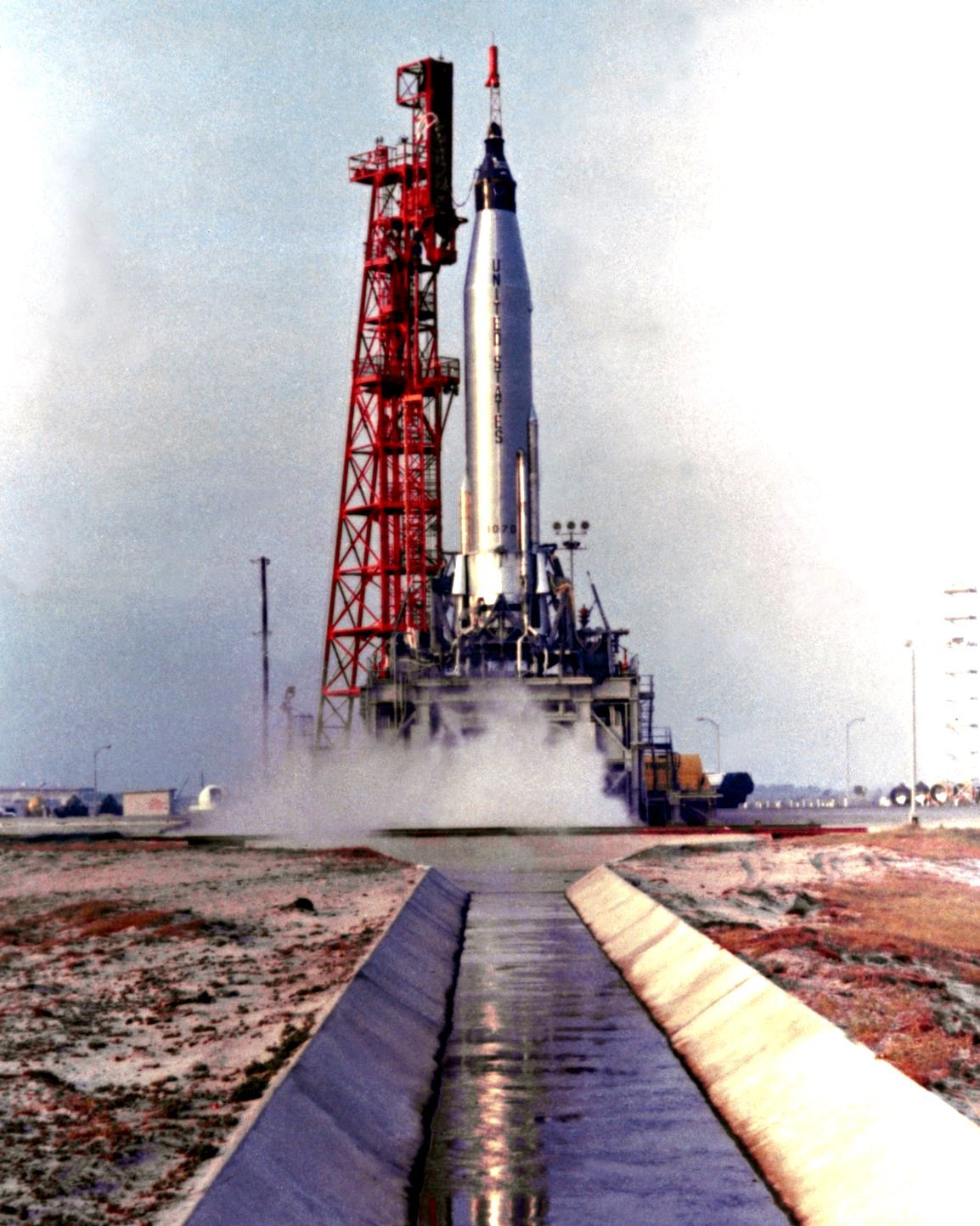 ASTRONAUT SCOTT CARPENTER LIFTS OFF IN AURORA 7 MERCURY 8X10 NASA PHOTO ...