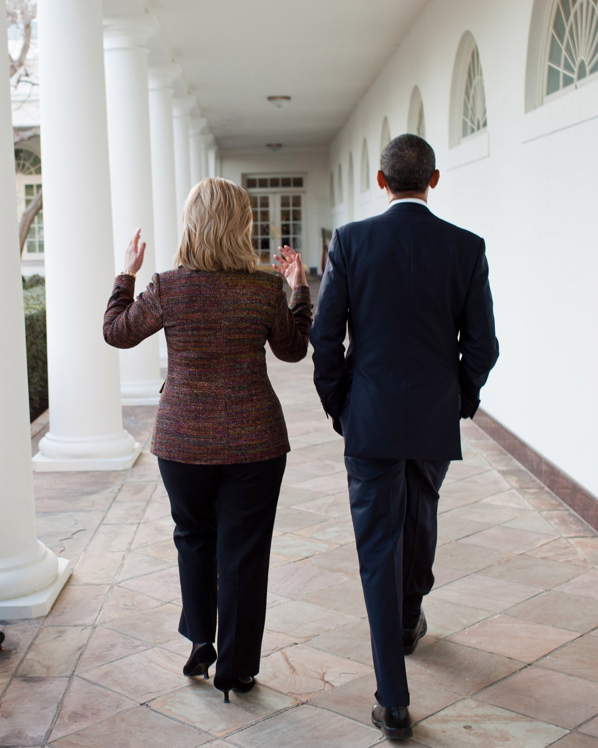 PRESIDENT BARACK OBAMA WALKS WITH HILLARY CLINTON IN 2011 - 8X10 PHOTO ...