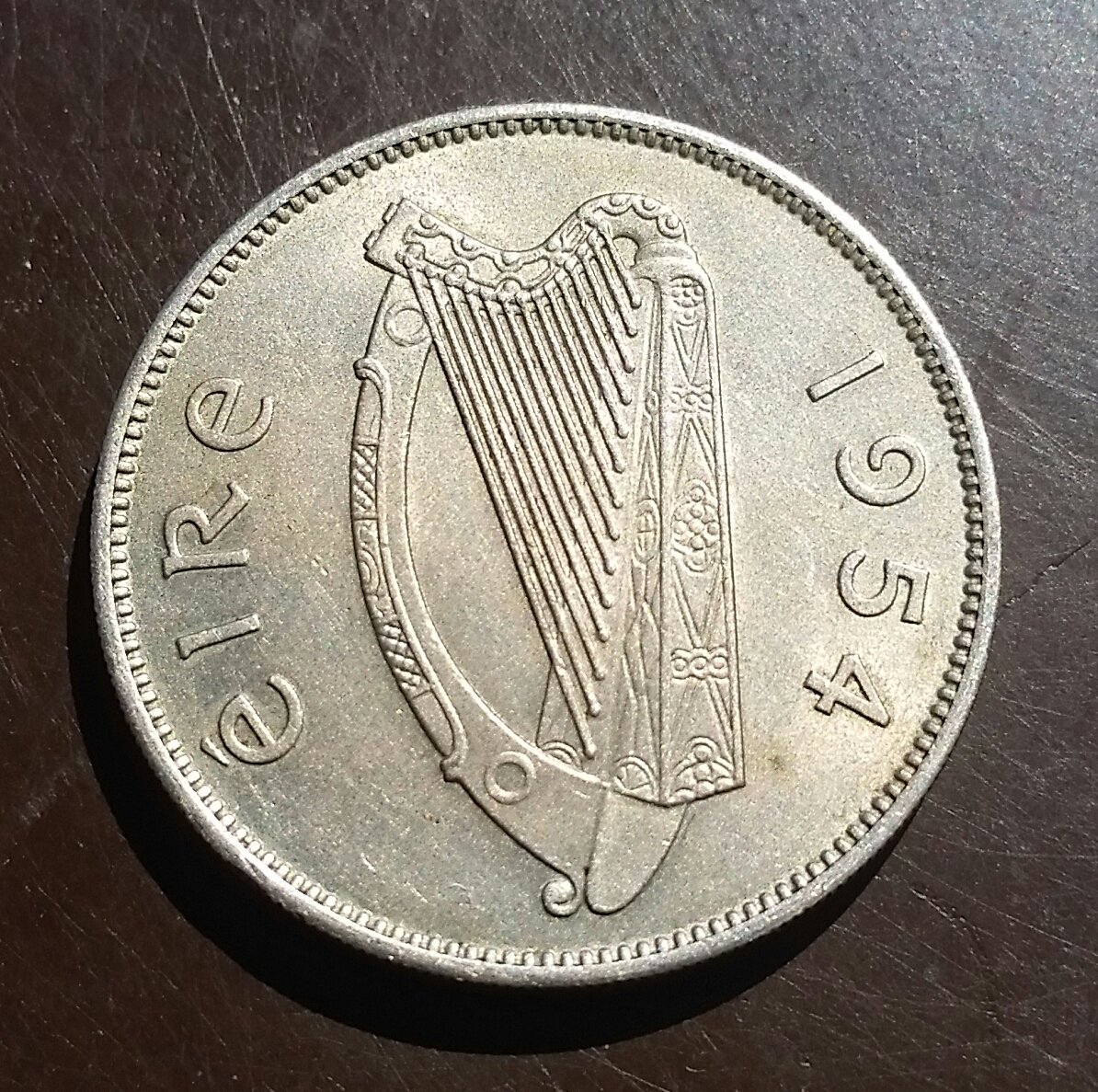Irish pre-decimal "Flóirín" florin or 2 shillings. Éire Harp and Salmon