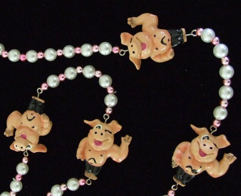 BEAUTIFUL PIGS HANDSOME PIG Good Mardi Gras Beads Party Bead Necklace Oink