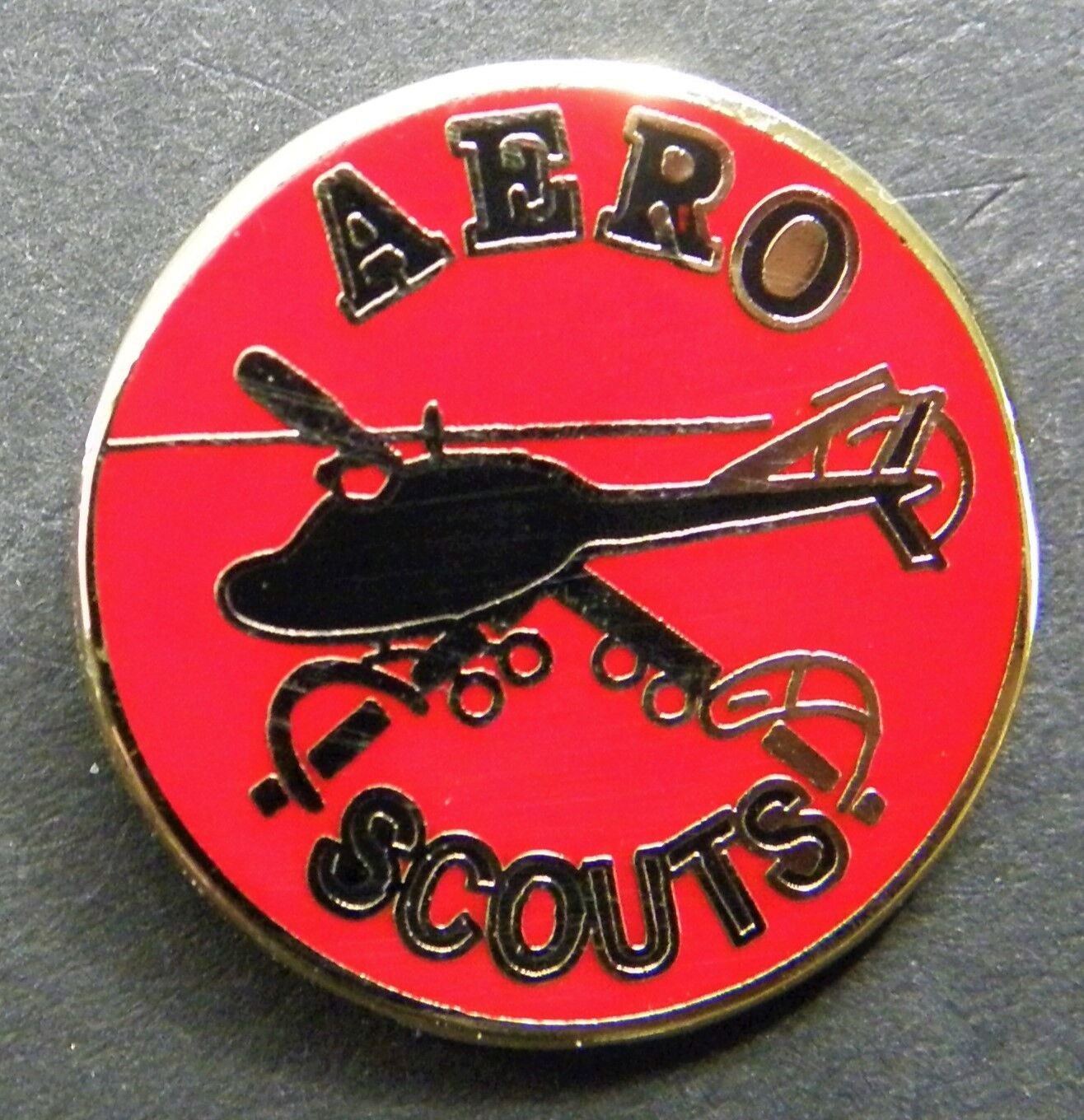 US ARMY AERO SCOUTS SCOUT HELICOPTER LAPEL PIN BADGE 1 INCH
