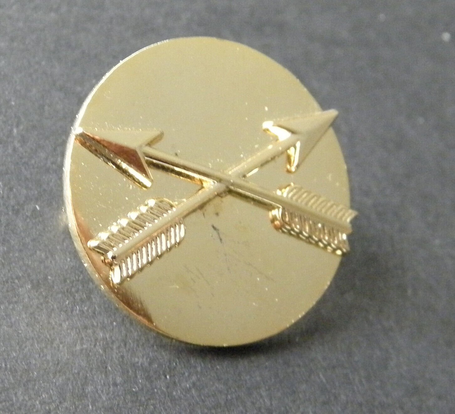 US ARMY SPECIAL FORCES GOLD COLORED LAPEL HAT PIN BADGE 1 INCH