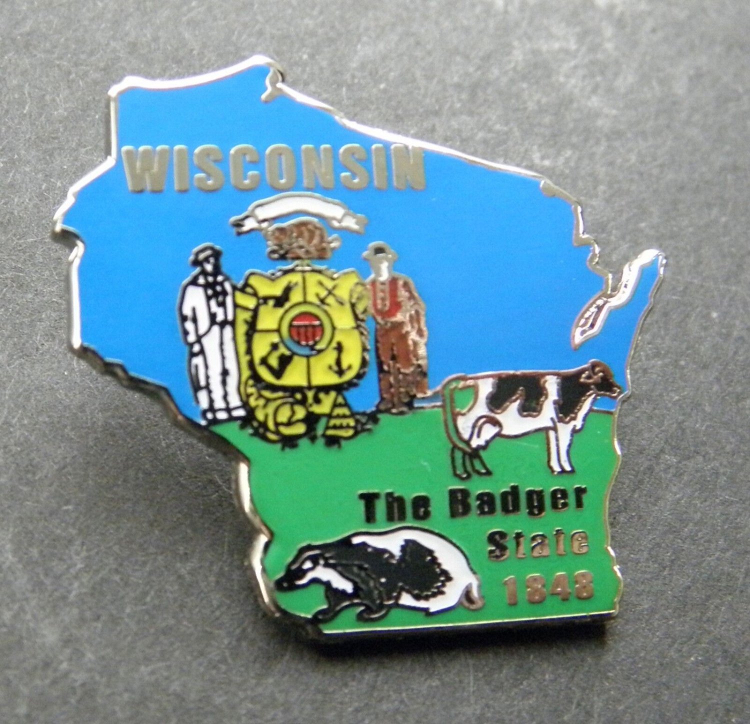 WISCONSIN US BADGER STATE MAP LAPEL PIN BADGE 1 INCH