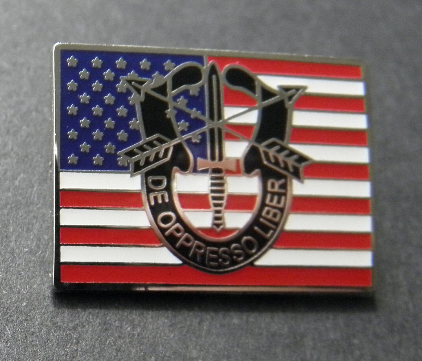 ARMY SPECIAL FORCES DE OPPRESSO LIBER LAPEL HAT PIN 1 INCH US USA