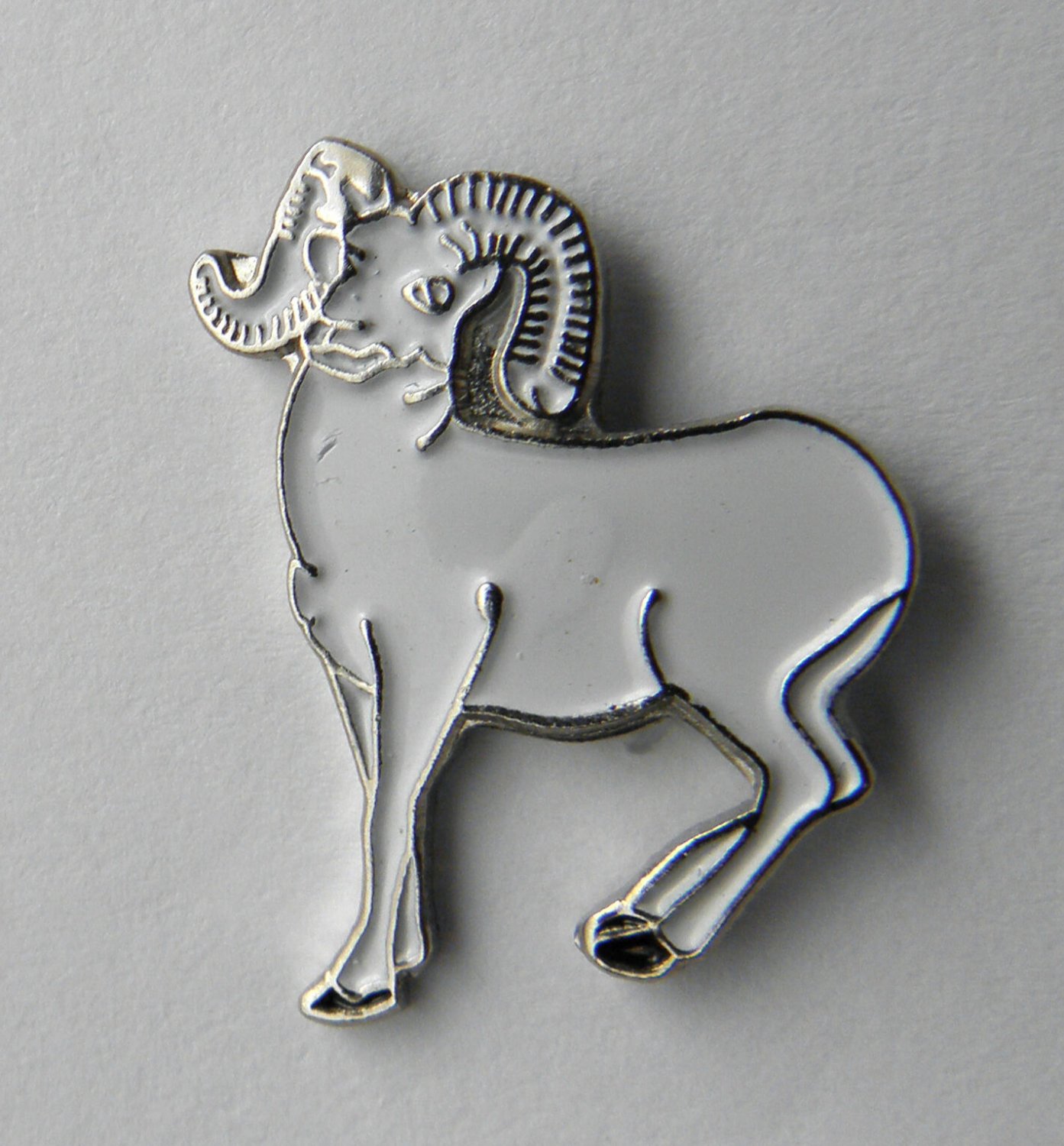 DALL THINHORN SHEEP AMERICAN RAM ANIMAL LAPEL PIN BADGE 7/8 INCH