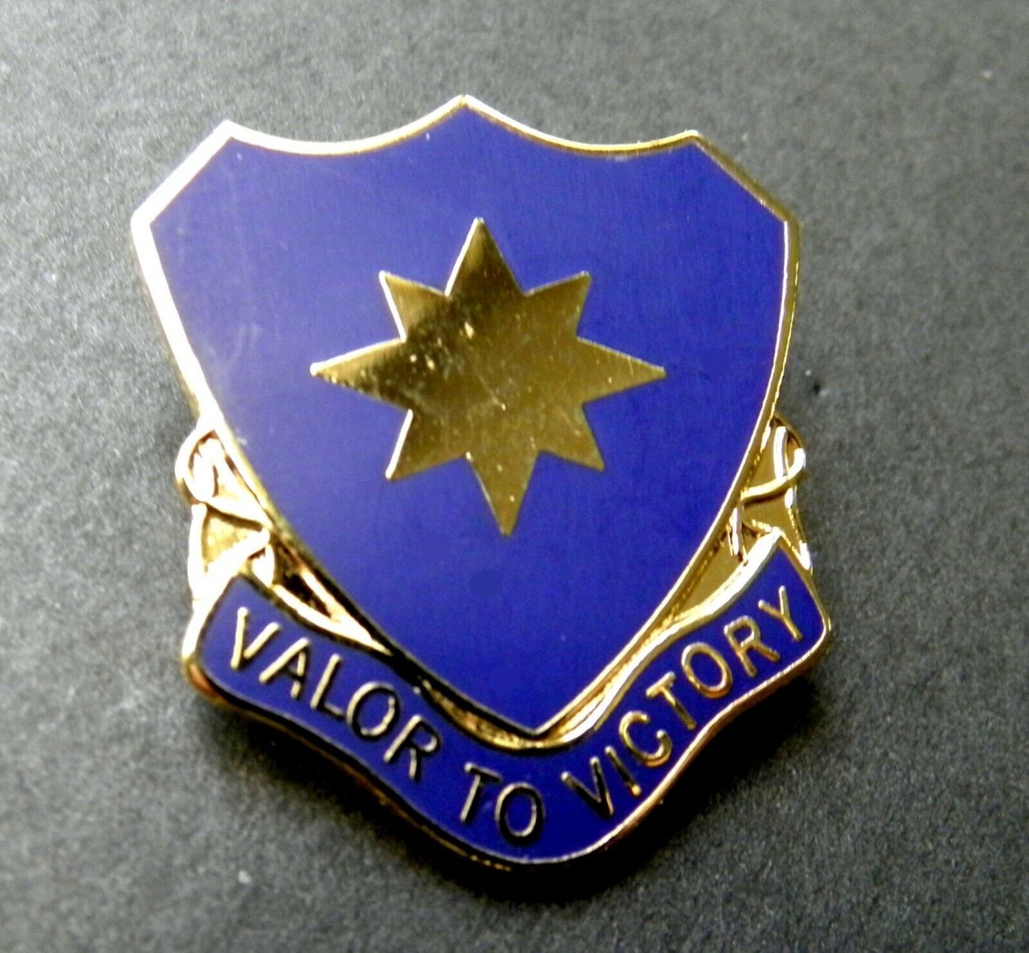 VALOR TO VICTORY 34TH BOMB GROUP LAPEL PIN BADGE 1.1 INCHES