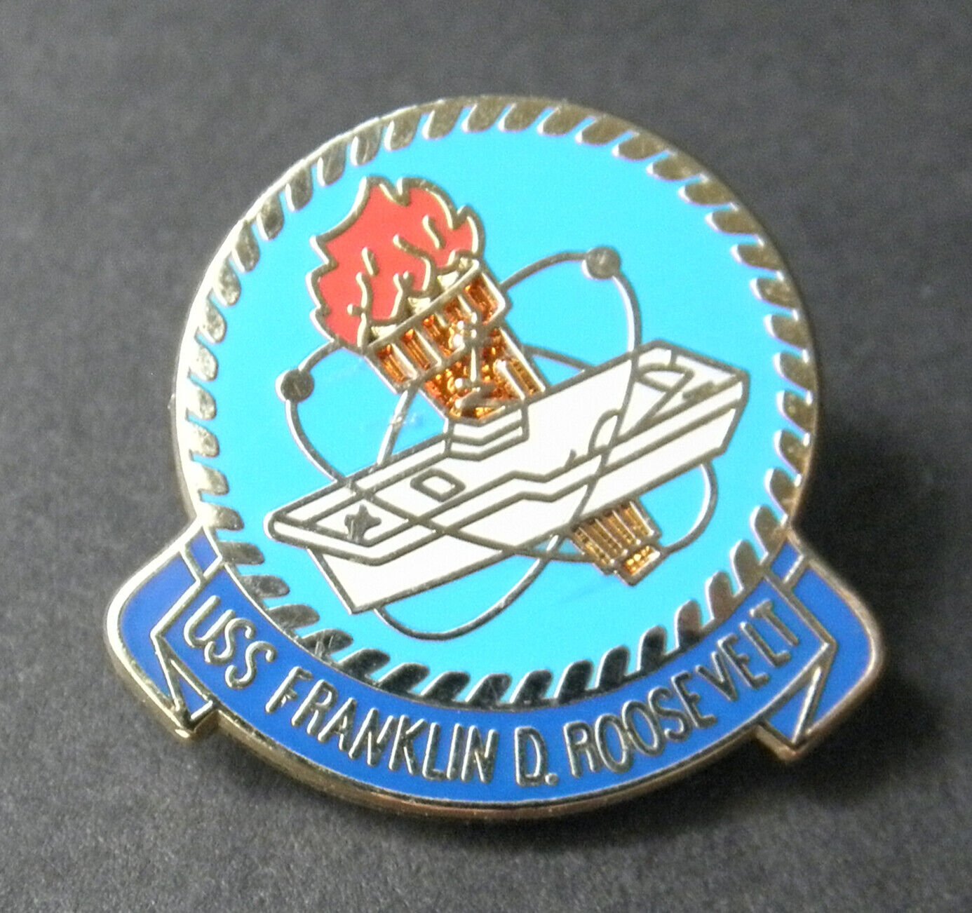 NAVY USS FRANKLIN D ROOSEVELT CARRIER LOGO LAPEL PIN 1 INCH