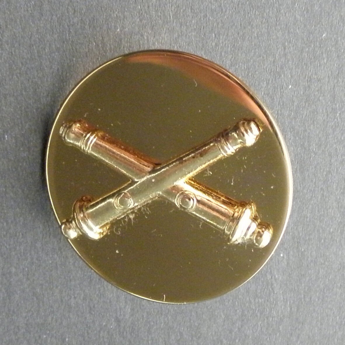 US ARMY FIELD ARTILLERY GOLD COLORED LAPEL HAT PIN BADGE 1 INCH