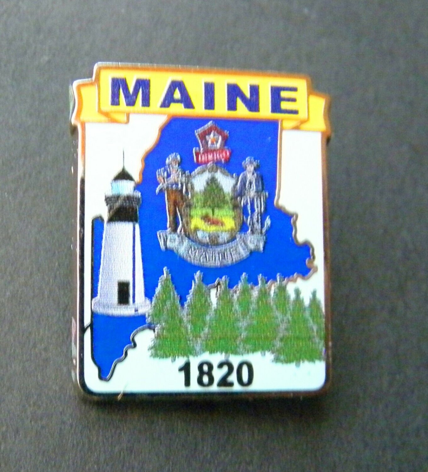 MAINE 1820 US STATE FLAG MAP USA LAPEL PIN BADGE 1 x 3/4 INCHES