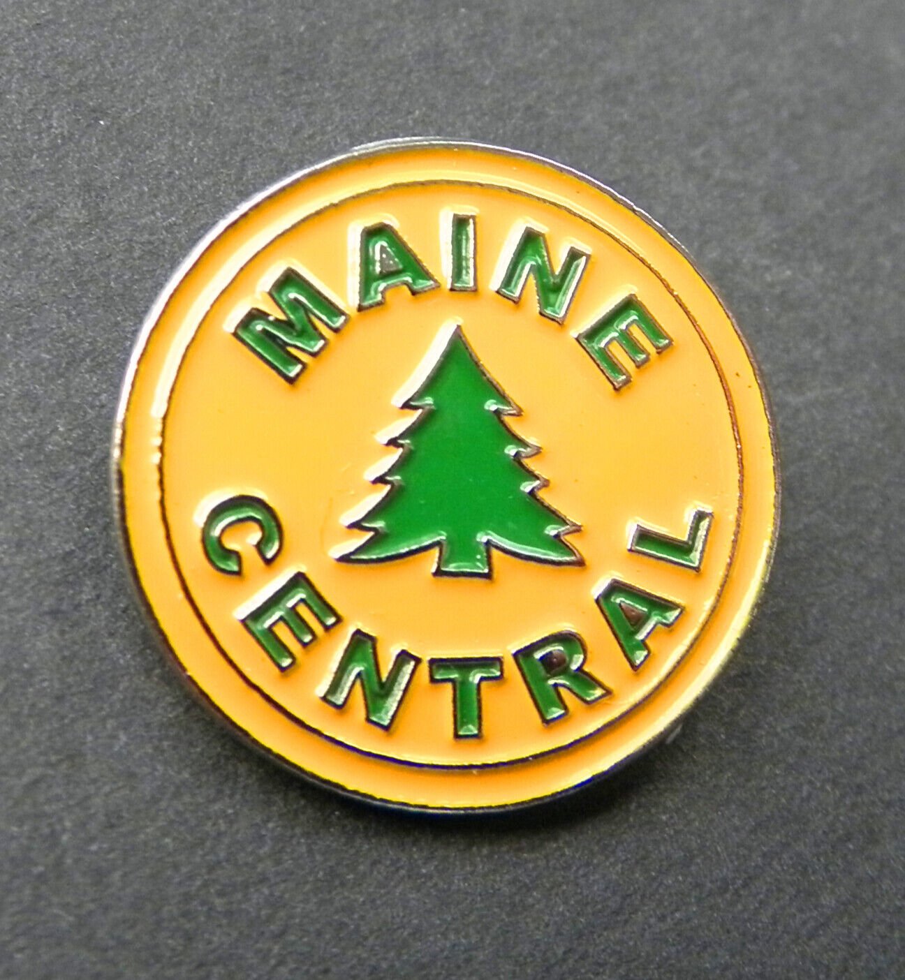 MAINE CENTRAL RAILWAY MEC RAILROAD LOGO LAPEL PIN BADGE 1 INCH