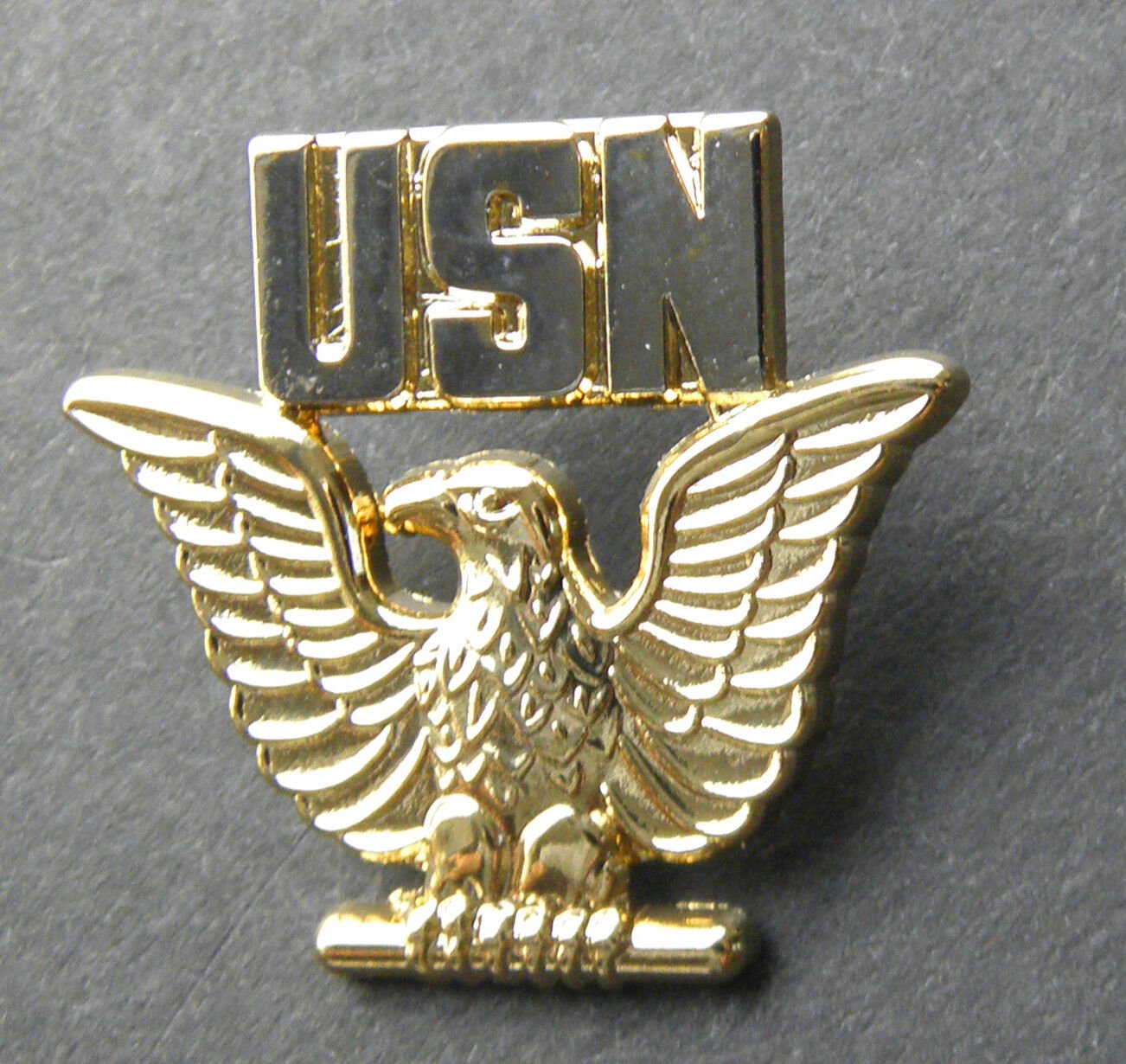 US NAVY USN ENLISTED GOLD SILVER COLORED EAGLE LAPEL PIN BADGE 1 INCH