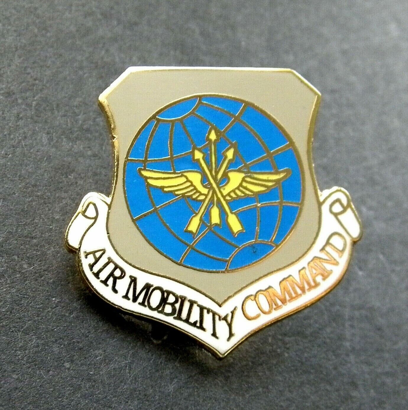 US AIR FORCE AIR MOBILITY COMMAND SHIELD LAPEL PIN BADGE 1 INCH