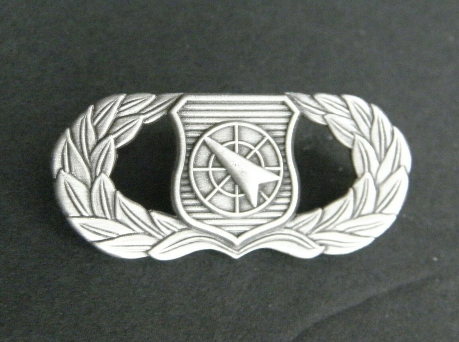 AIR FORCE USAF BASIC WEAPONS DIRECTOR BADGE EAGLE WREATH LAPEL PIN 1.5 ...