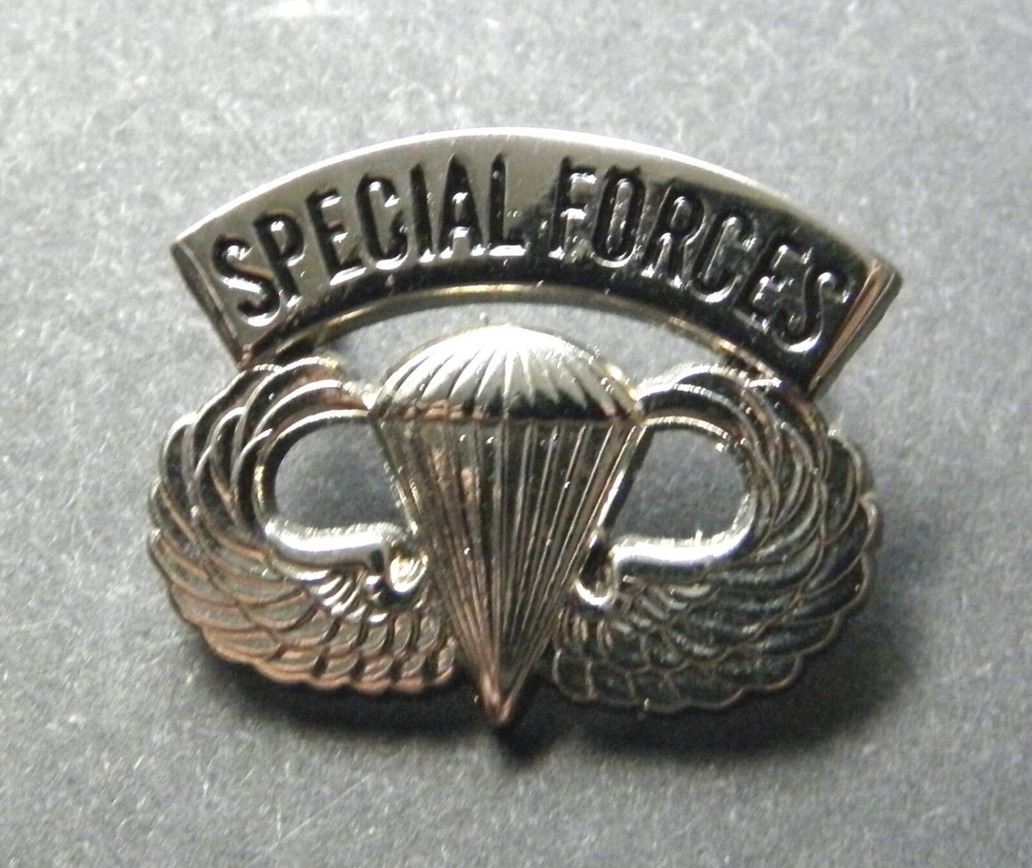 US ARMY SPECIAL FORCES AIRBORNE WINGS LAPEL PIN BADGE 1 INCH