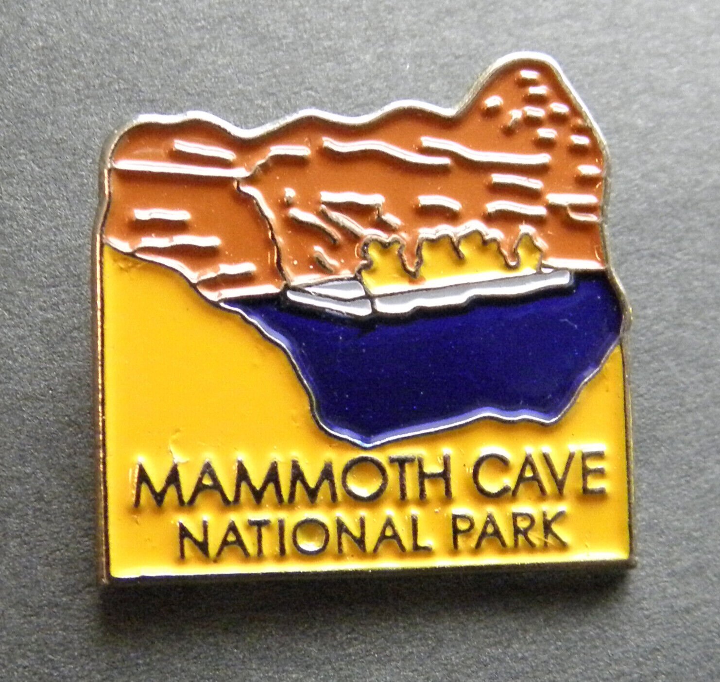 KENTUCKY MAMMOTH CAVES NATIONAL STATE PARK LAPEL PIN BADGE 1 INCH