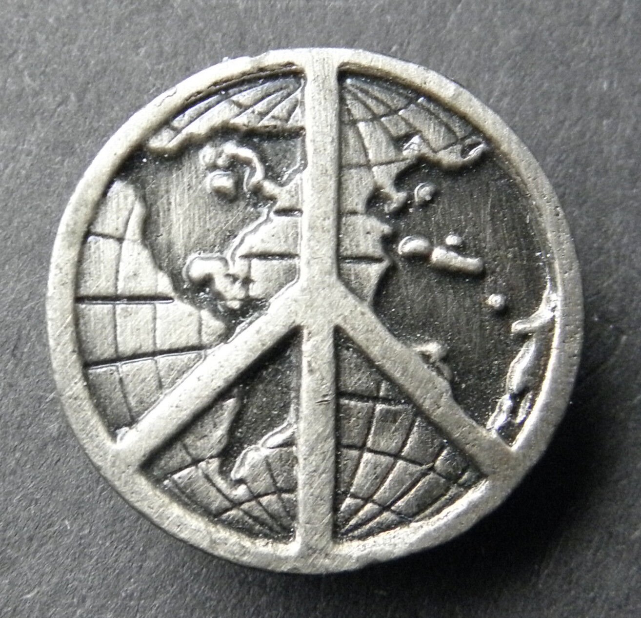 PEACE SIGN GLOBE MAP ANTI WAR LAPEL PIN BADGE 7/8 INCH